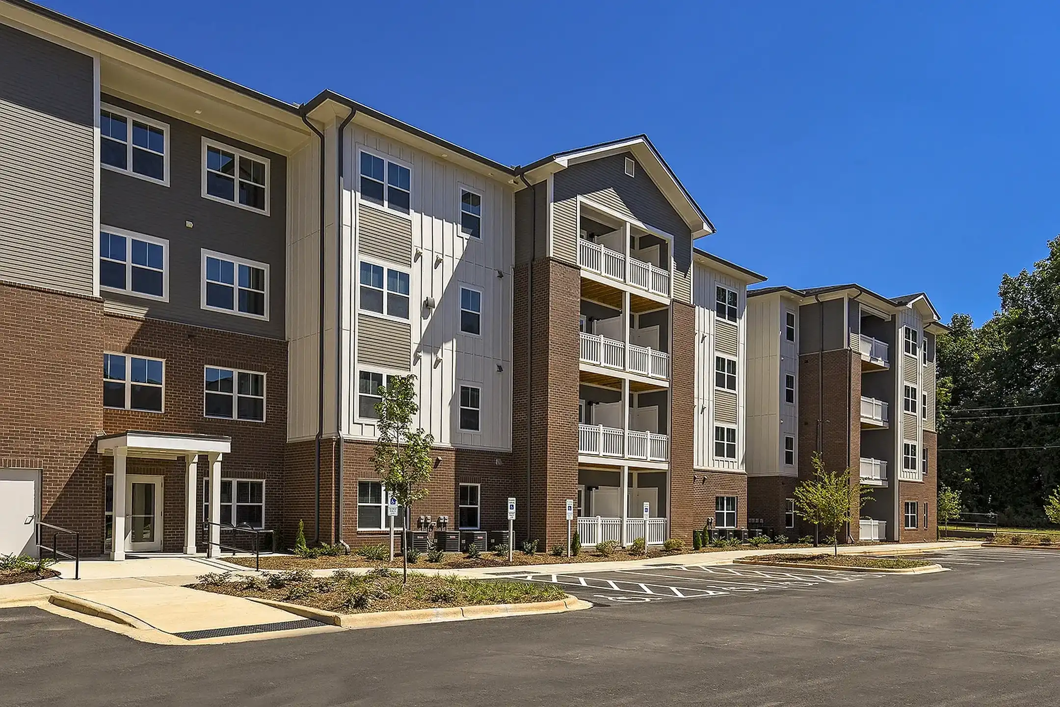 Sundale Flats - Charlotte, NC 28213 | ApartmentGuide.com