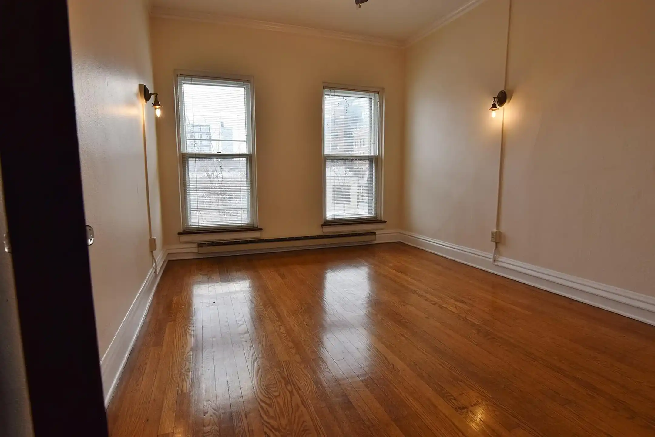 Greystone Court Apartments - Columbus, OH 43215 | ApartmentGuide.com
