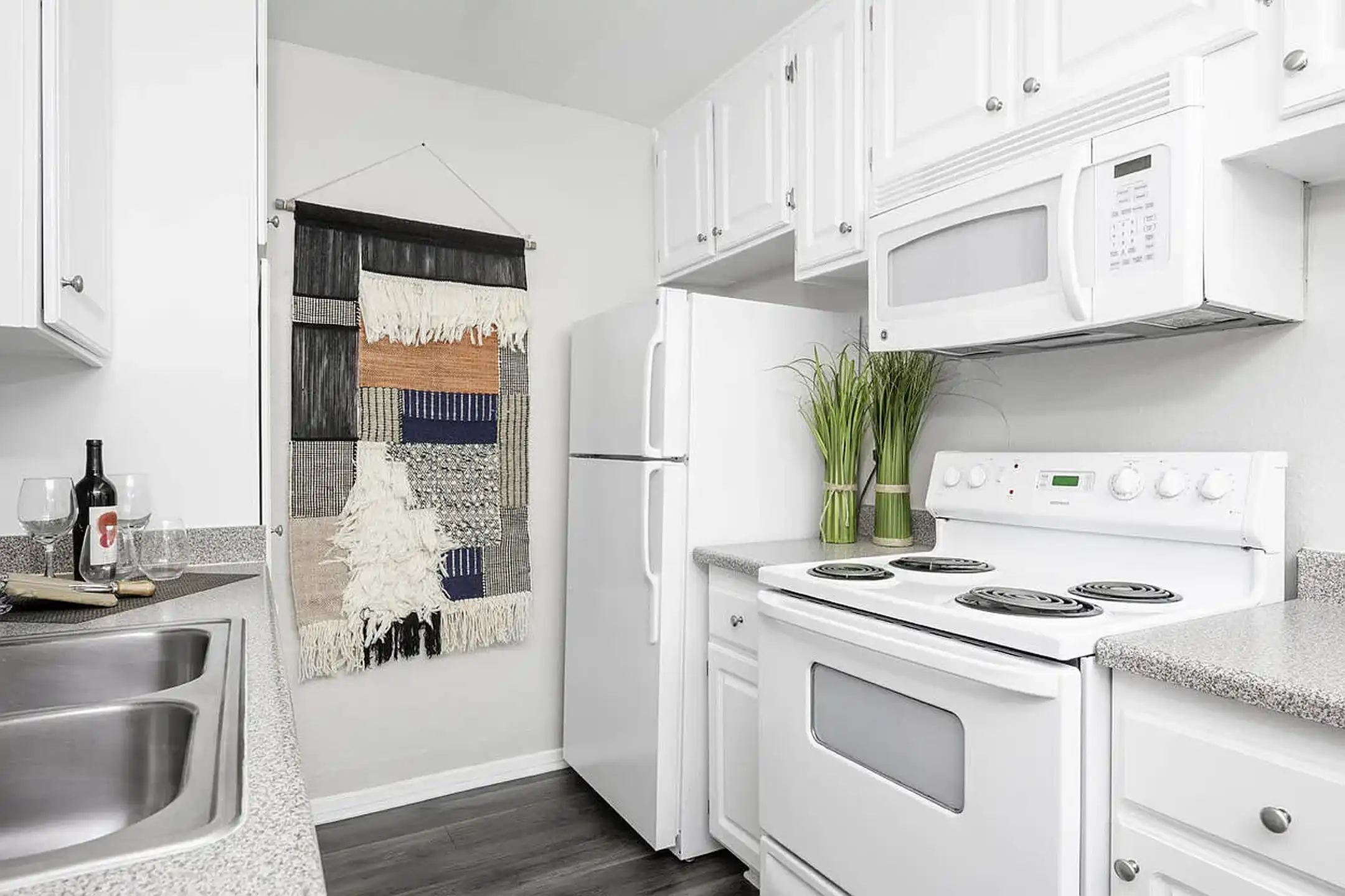 Axiom Tustin - Tustin, CA 92780 | ApartmentGuide.com