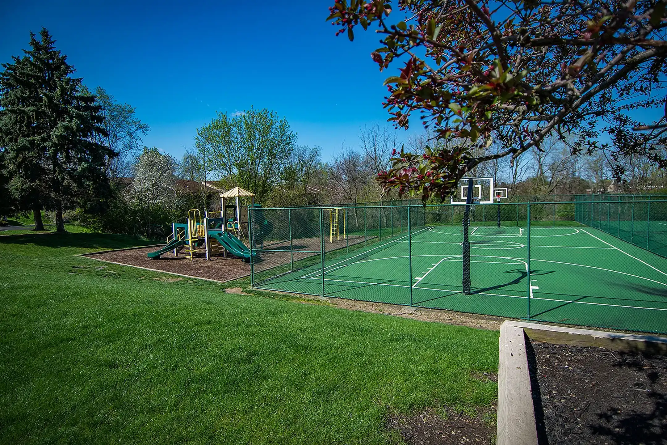 Carriage Park Apartments - Pittsburgh, PA 15220 | ApartmentGuide.com