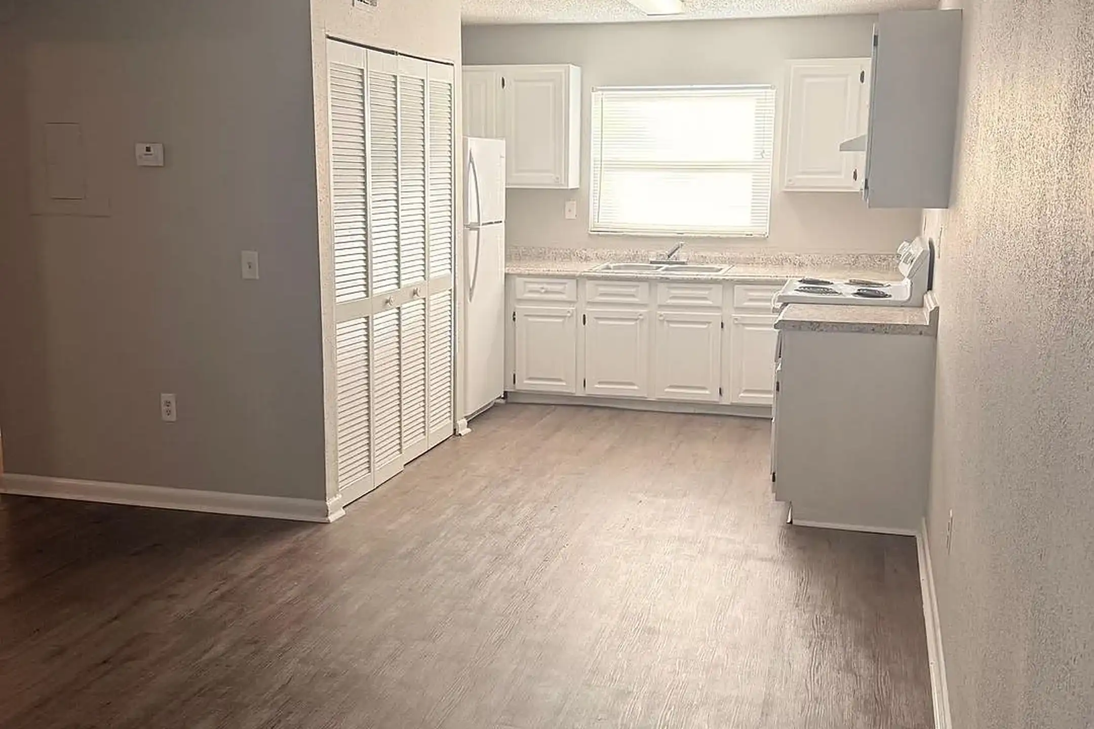 Seaboard Oaks Apartments - Jacksonville, FL 32244 | ApartmentGuide.com