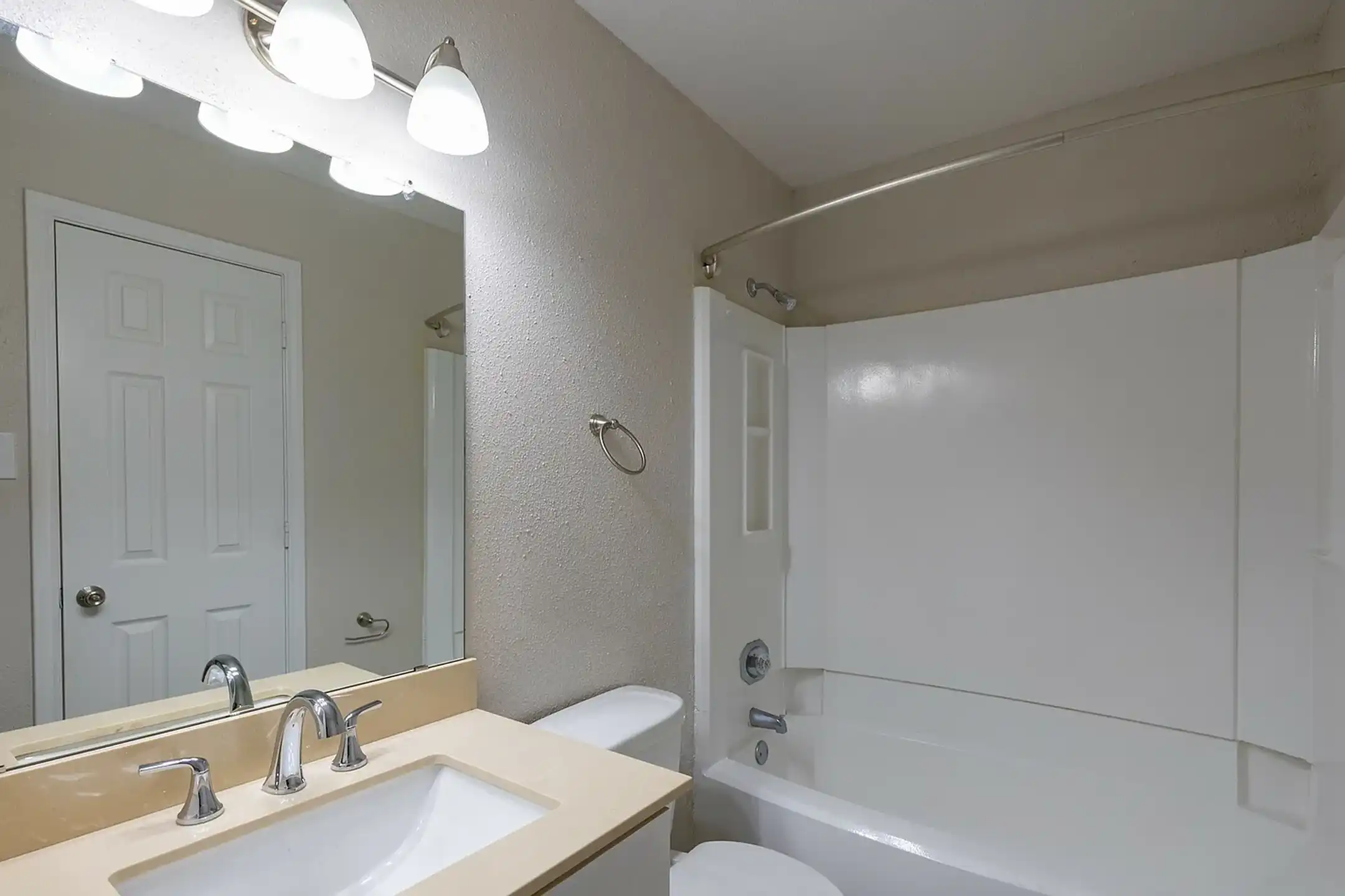 Crescent At Cityview - Houston, TX 77060 | ApartmentGuide.com