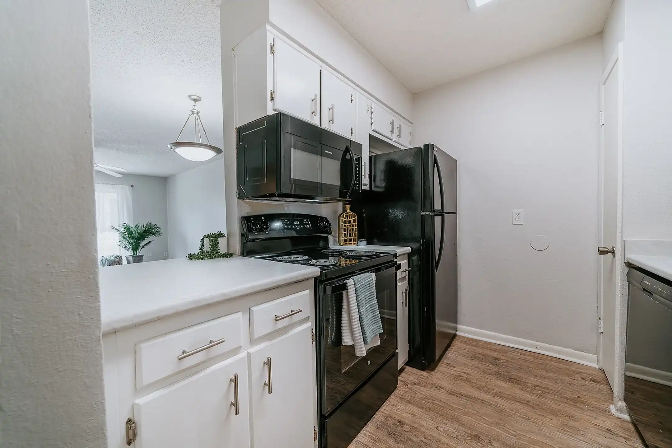 Kingswood Apartments - Mobile, AL 36608 | ApartmentGuide.com