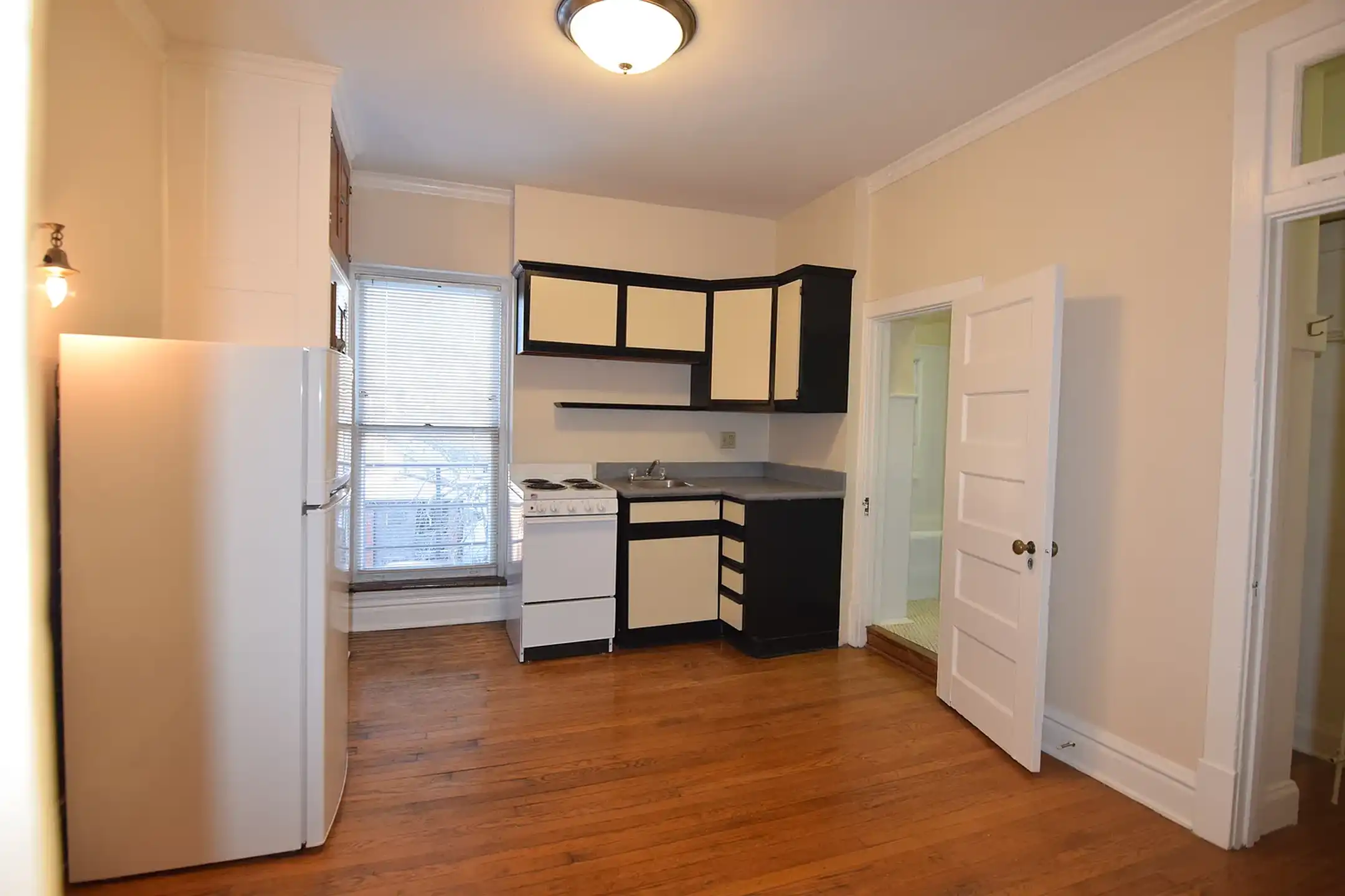 Greystone Court Apartments - Columbus, OH 43215 | ApartmentGuide.com