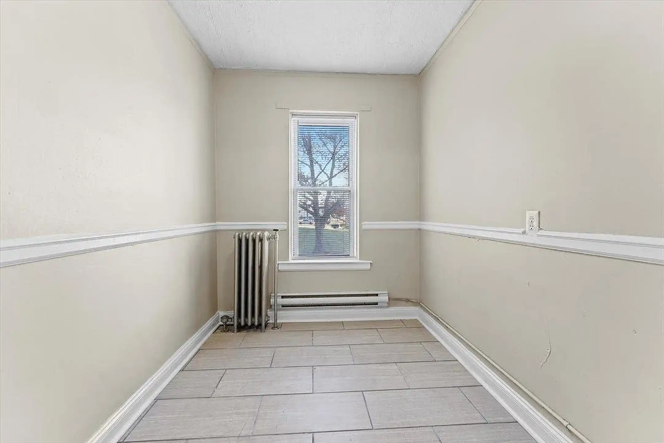 Huron River Dearborn - Dearborn, MI 48126 | ApartmentGuide.com