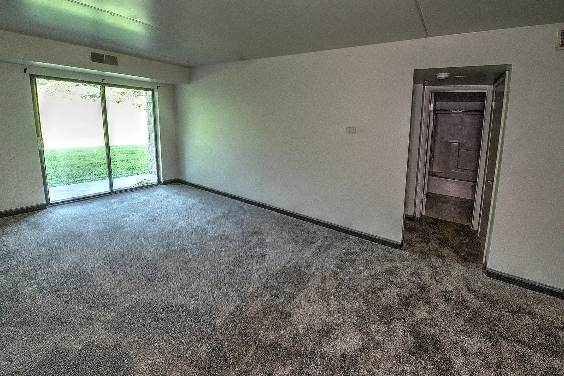 Highland Manor Apartments - East Pittsburgh, PA 15112 | ApartmentGuide.com