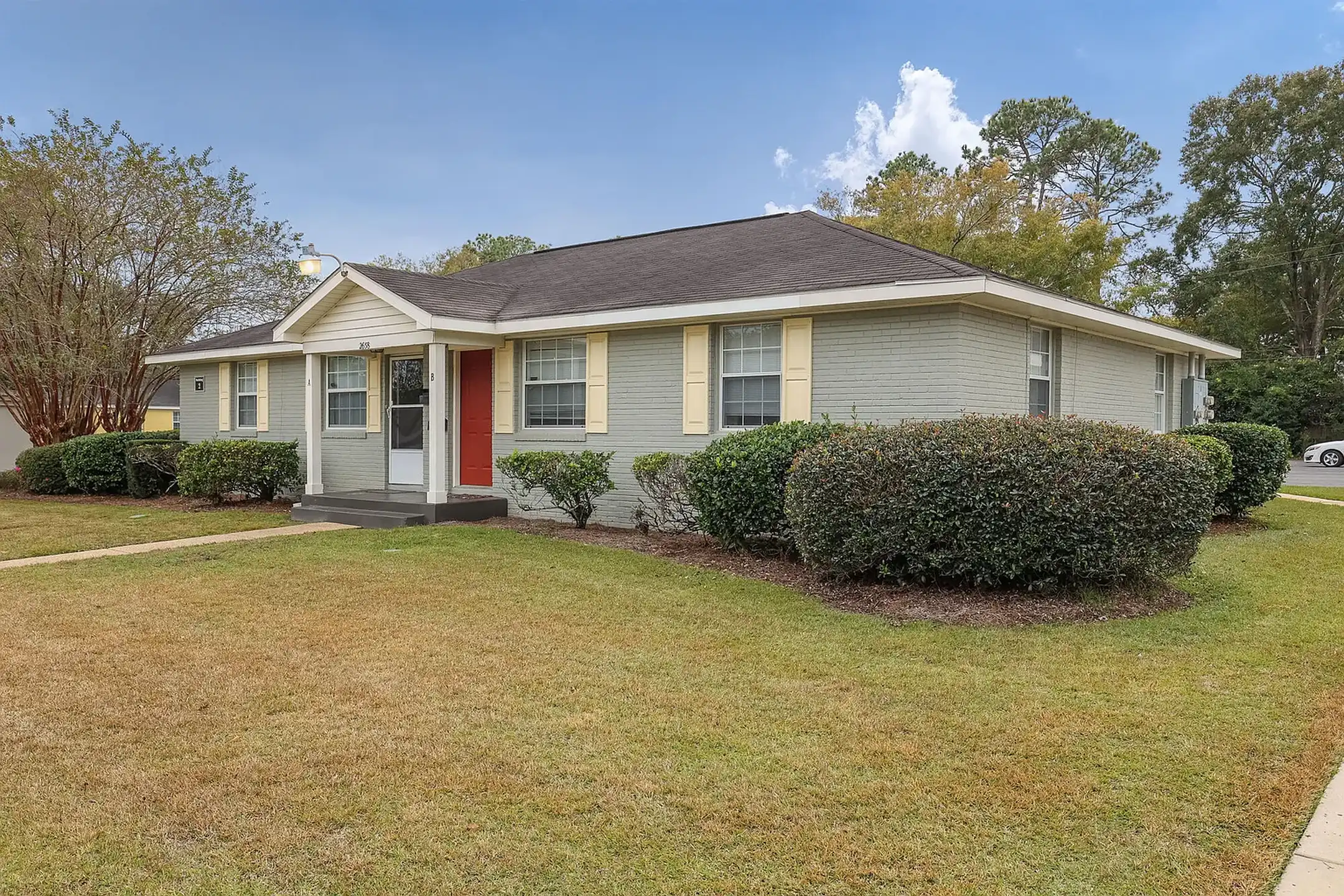 The Flats at Midtown - Mobile, AL 36606 | ApartmentGuide.com