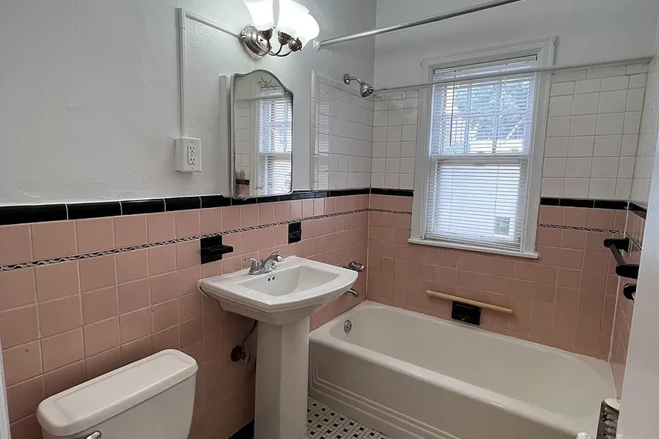 Stevens Square Apartments - Minneapolis, MN 55403 | ApartmentGuide.com