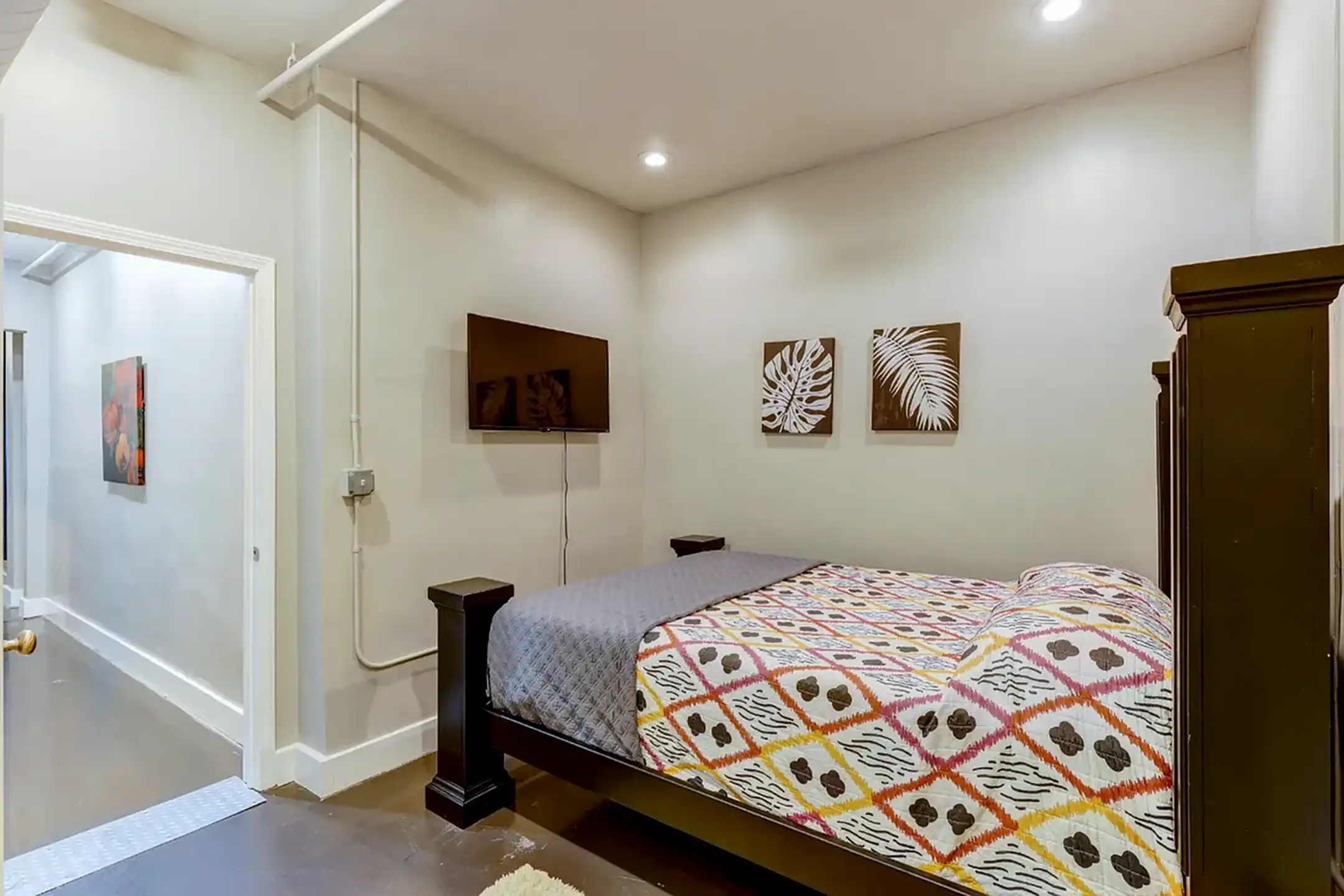 Wilhoit Plaza Lofts - Springfield, MO 65806 | ApartmentGuide.com