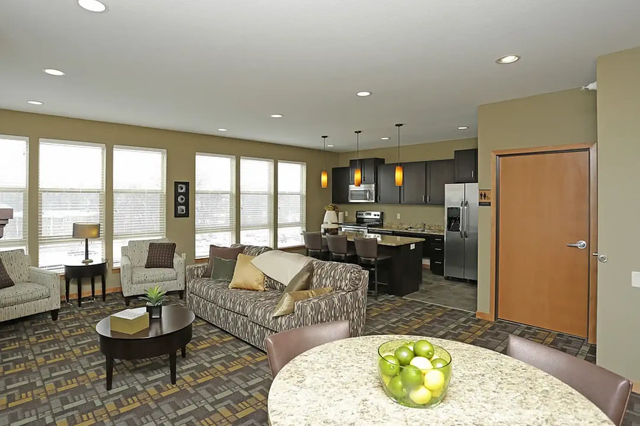 Lyndale Plaza - Richfield, MN 55423 | ApartmentGuide.com