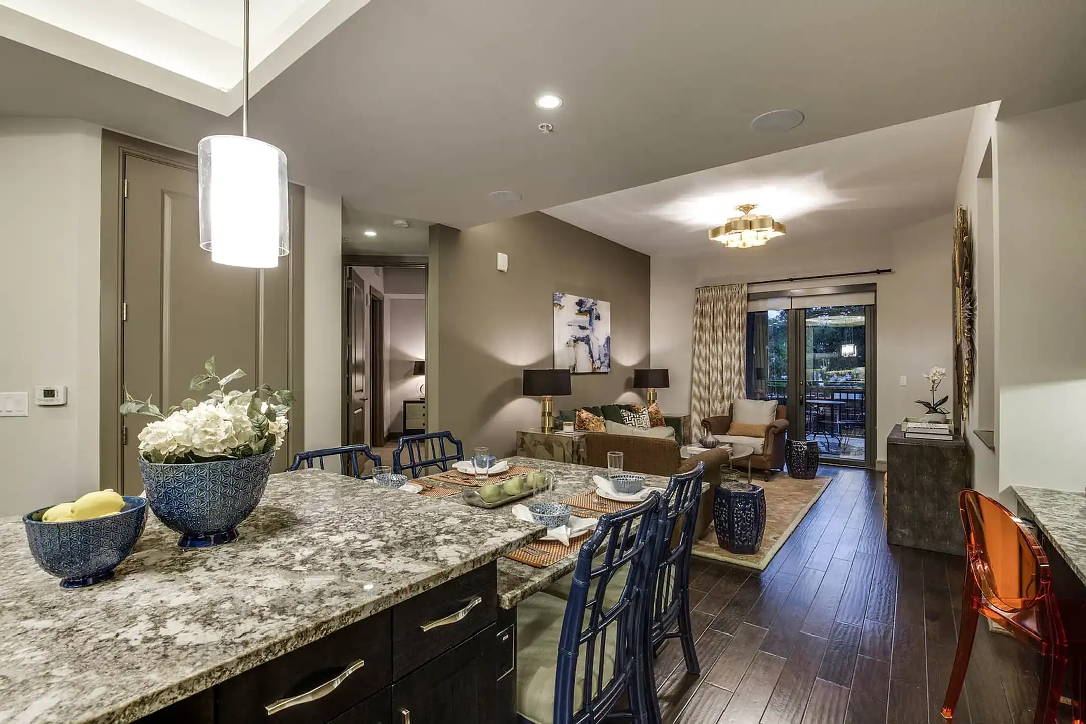 The Carter - Houston, TX 77006 | ApartmentGuide.com