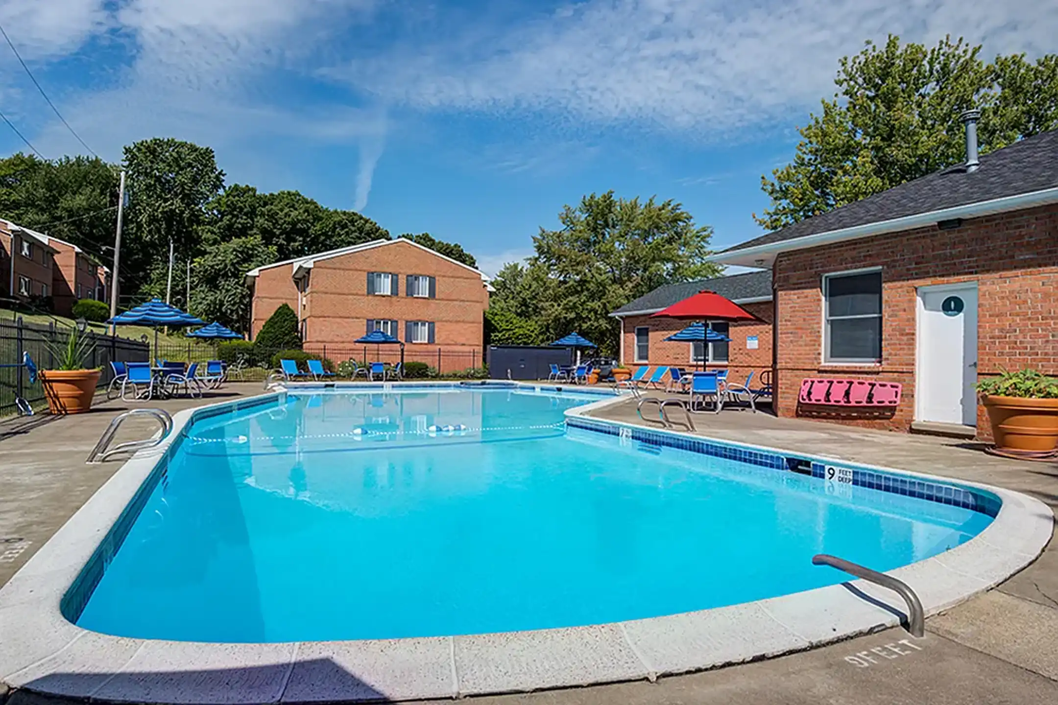 Perinton Manor Apartment Homes - Fairport, NY 14450 | ApartmentGuide.com