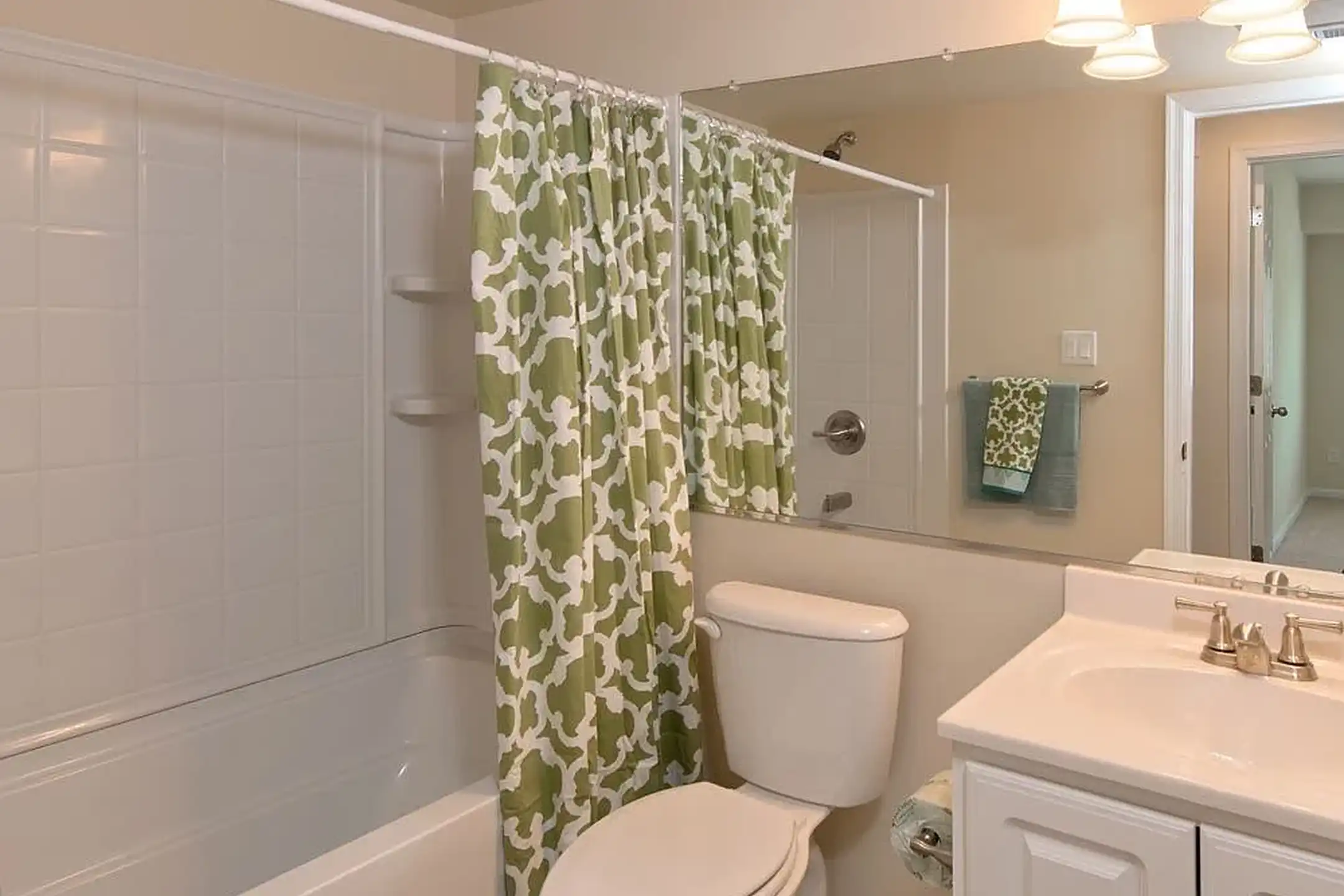 Colony Point Apartments - Norfolk, VA 23505 | ApartmentGuide.com