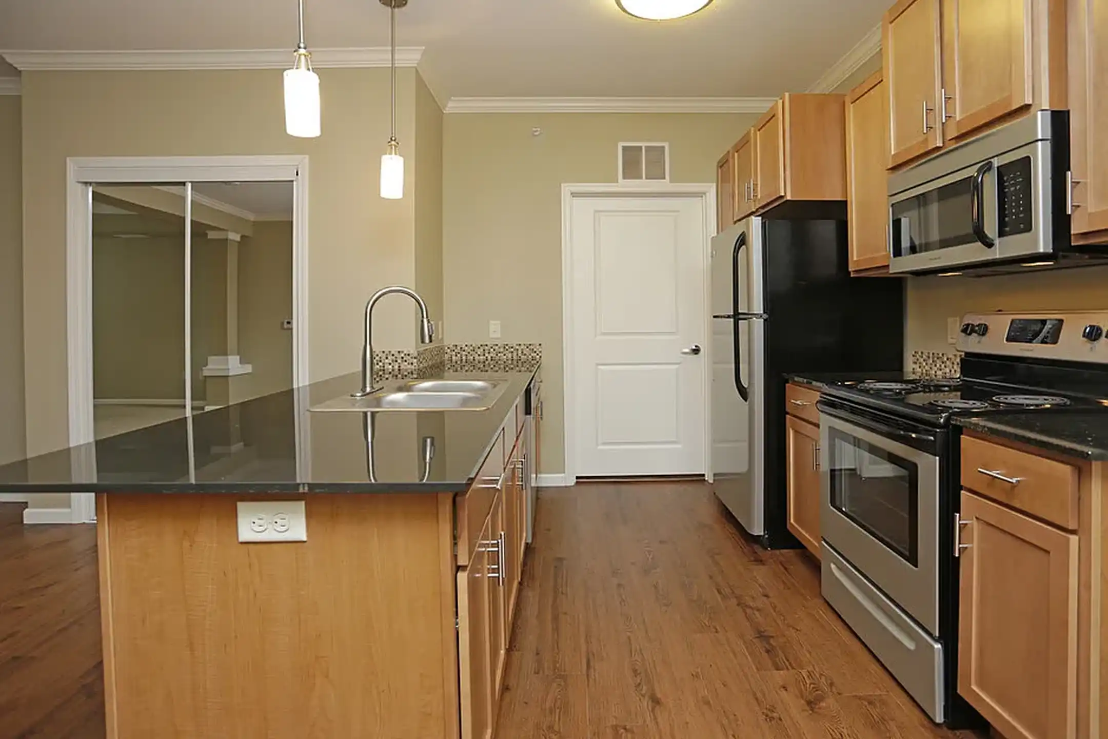 Lyndale Plaza - Richfield, MN 55423 | ApartmentGuide.com