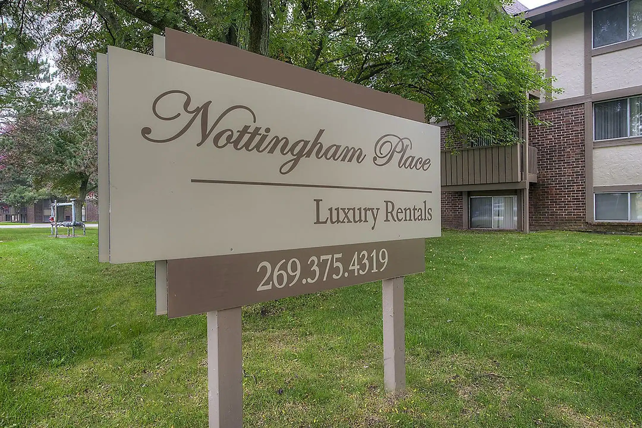 Nottingham Place Apartments - Kalamazoo, MI 49009 | ApartmentGuide.com