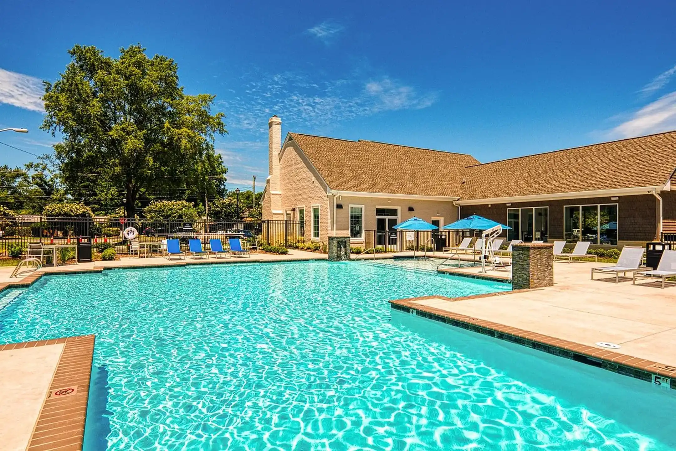 Colony Point Apartments - Norfolk, VA 23505 | ApartmentGuide.com