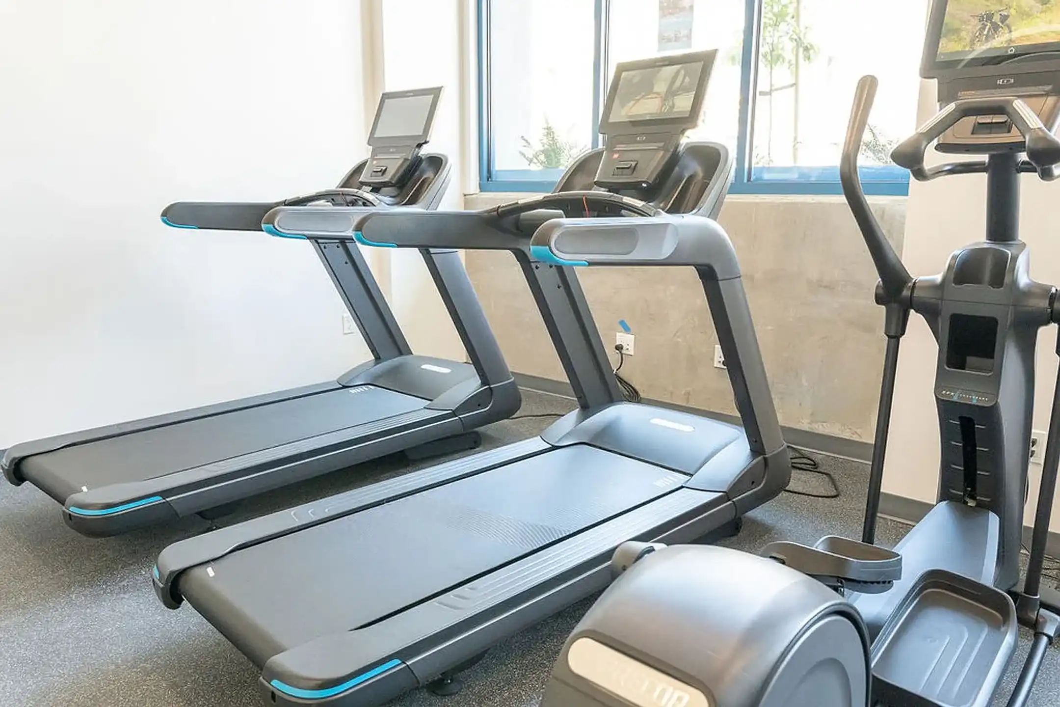 Aquatic @ U - Berkeley, CA 94704 | ApartmentGuide.com