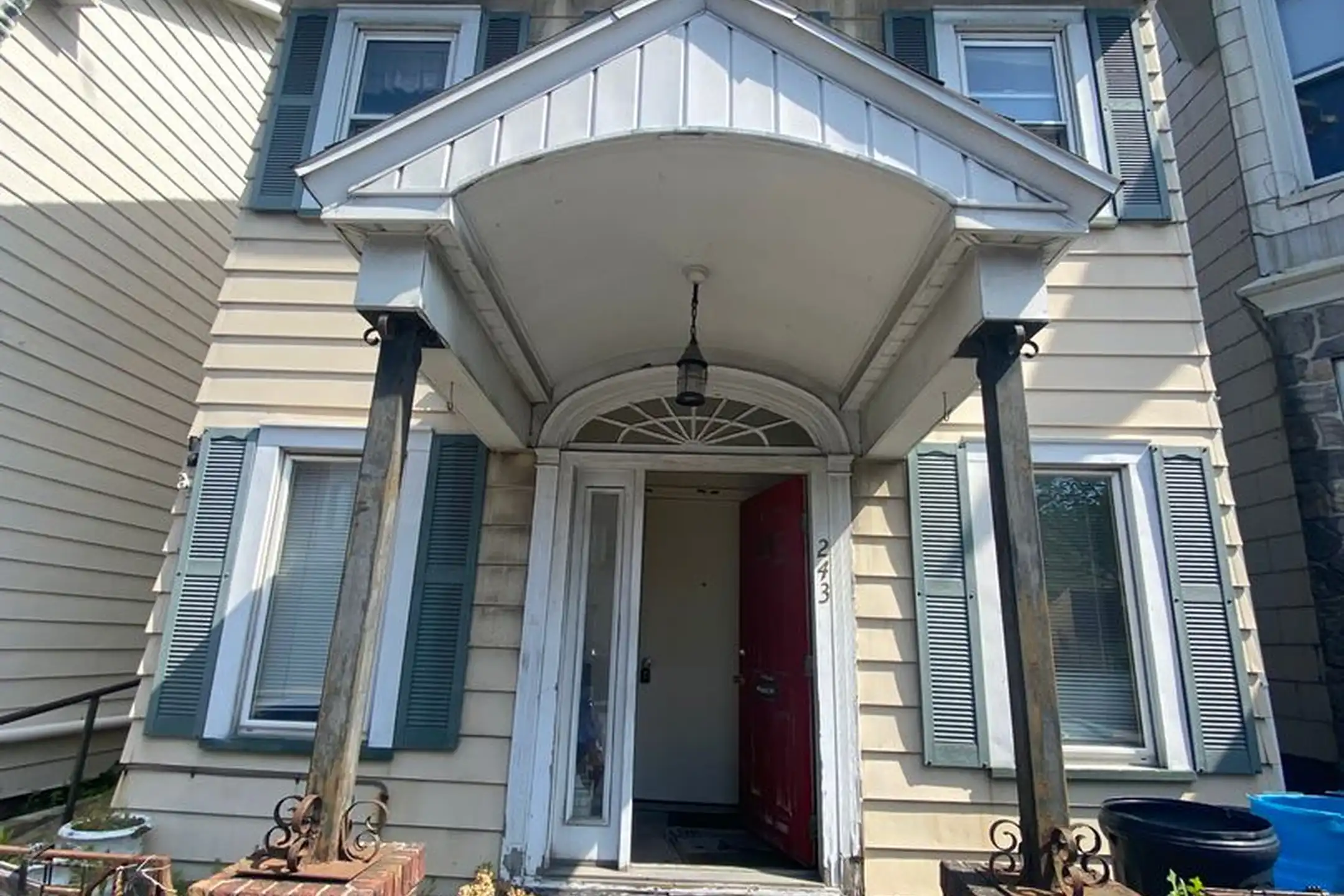 243 E Broad St unit 243 E Broad St Apt 4 Rear - Tamaqua, PA 18252 ...