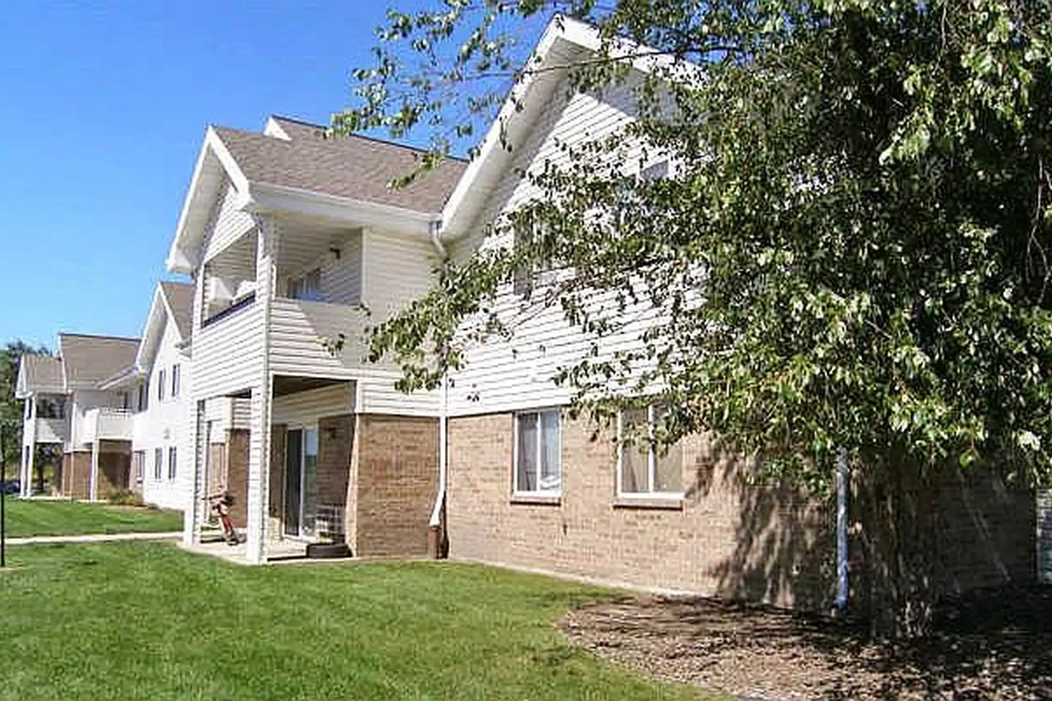 Highland Park Apartments - Racine, WI 53406 | ApartmentGuide.com
