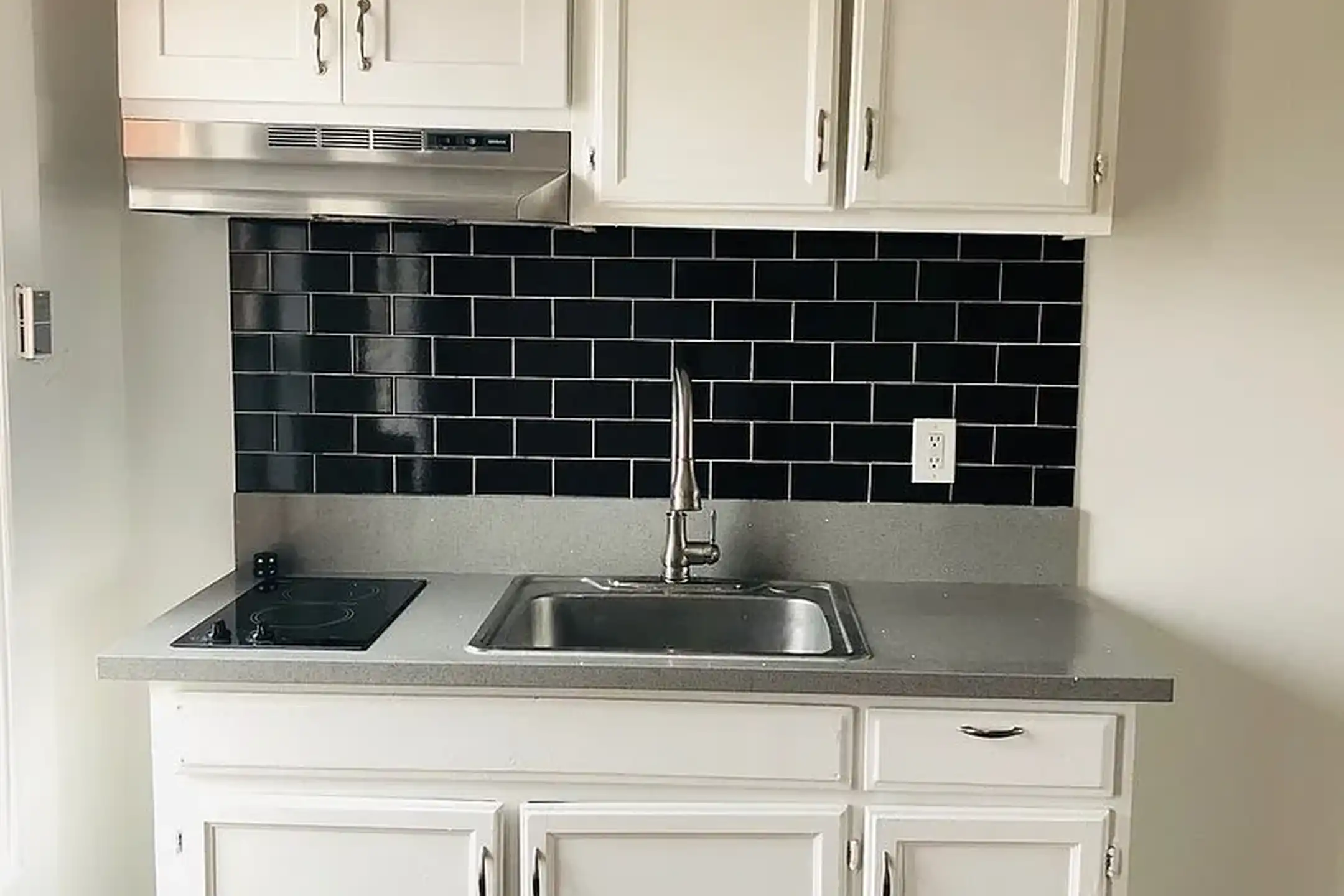 Landmark Towers - Los Angeles, CA 90017 | ApartmentGuide.com
