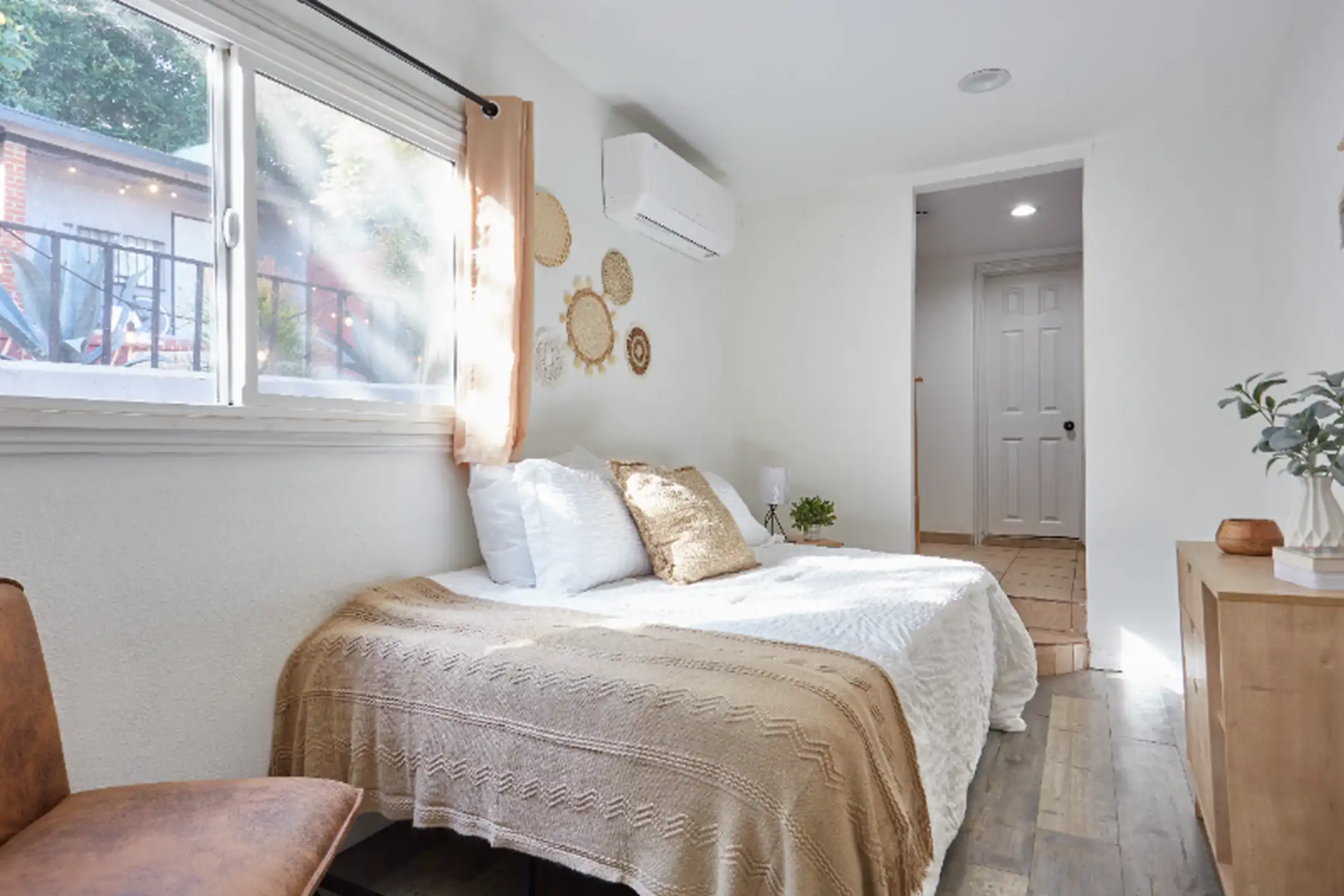 1053 N Eastman Ave unit Studio - Los Angeles, CA 90063 | ApartmentGuide.com