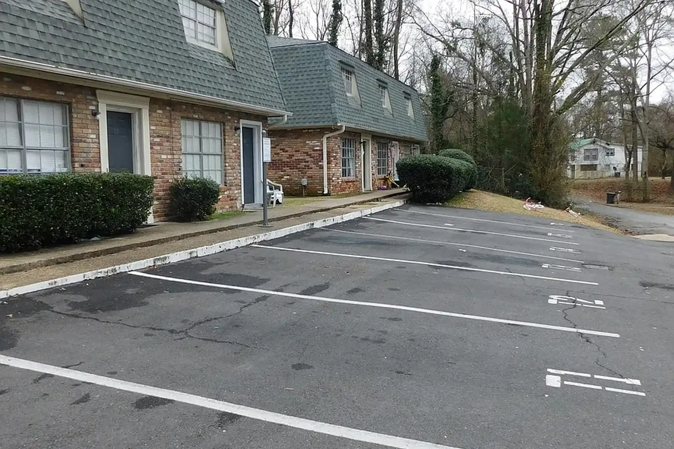 Redbud Village - Meridian, MS 39305 | ApartmentGuide.com