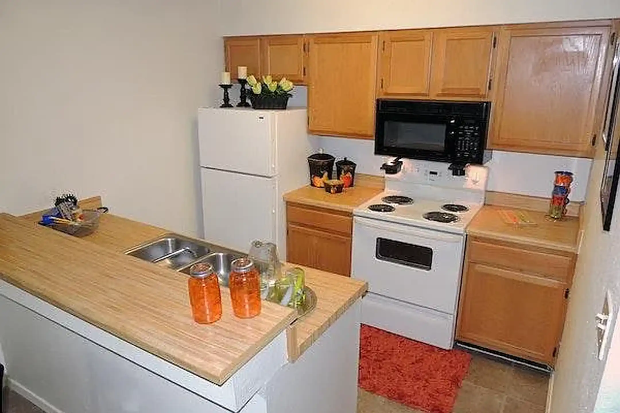 Hillside Apartments - Shreveport, LA 71118 | ApartmentGuide.com