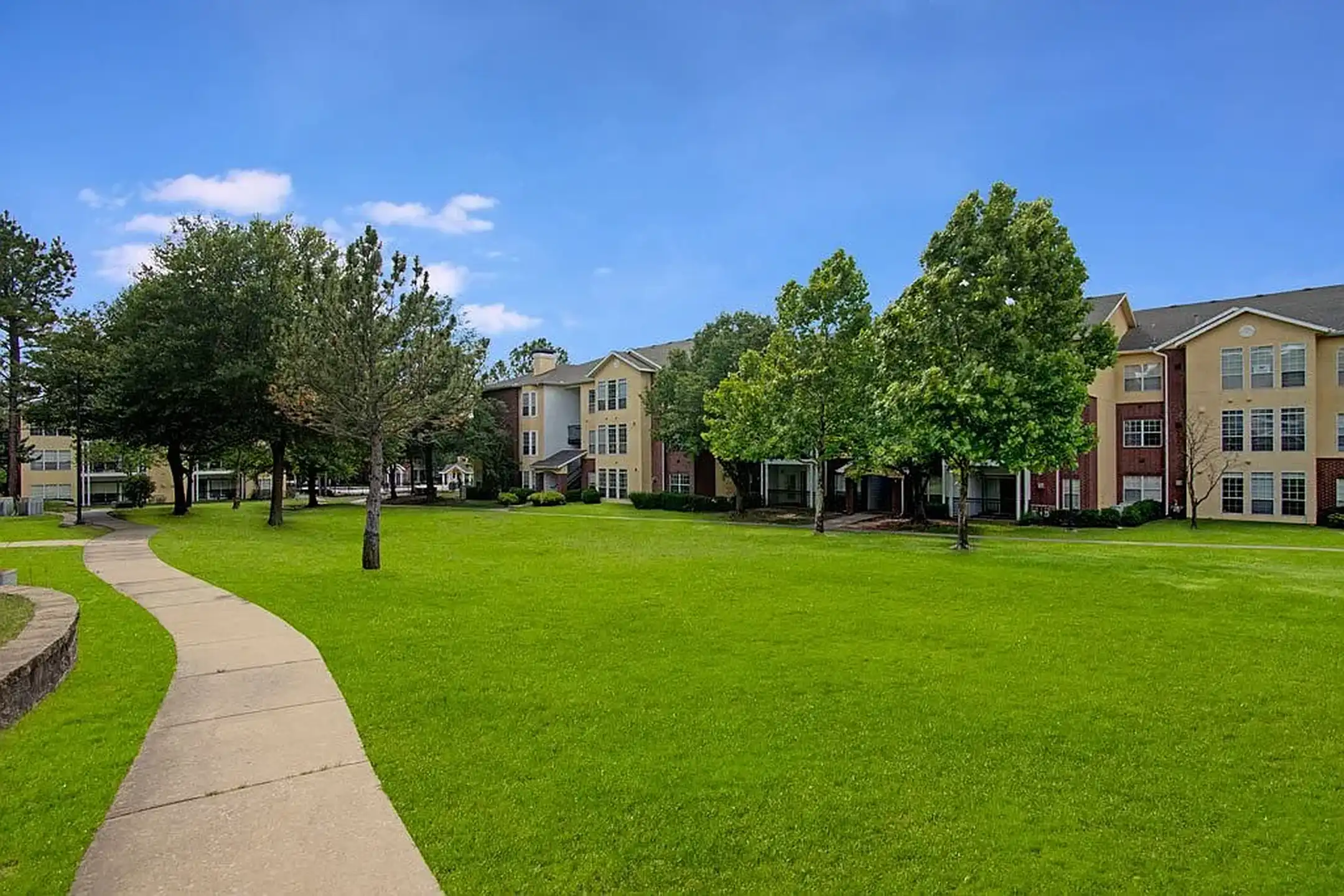 Lincoln Villas On Memorial