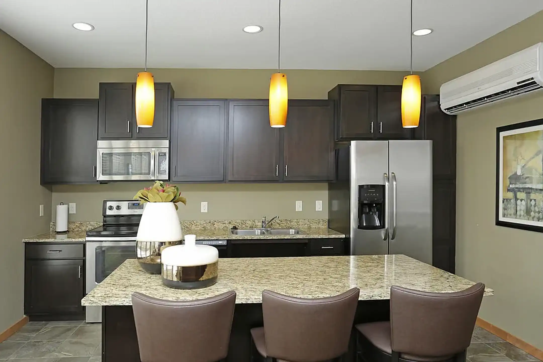 Lyndale Plaza - Richfield, MN 55423 | ApartmentGuide.com