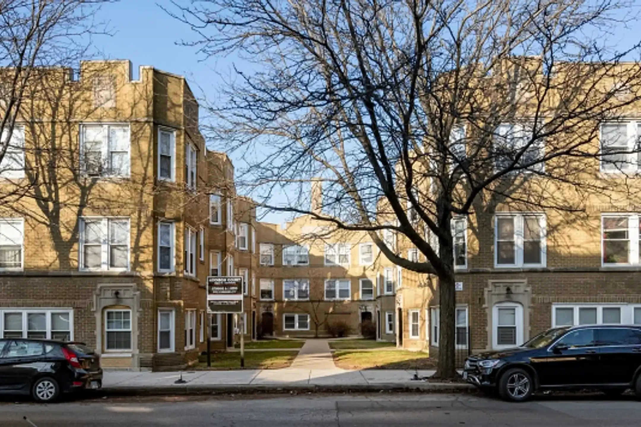 4824 W Addison St - Chicago, IL 60641 | ApartmentGuide.com