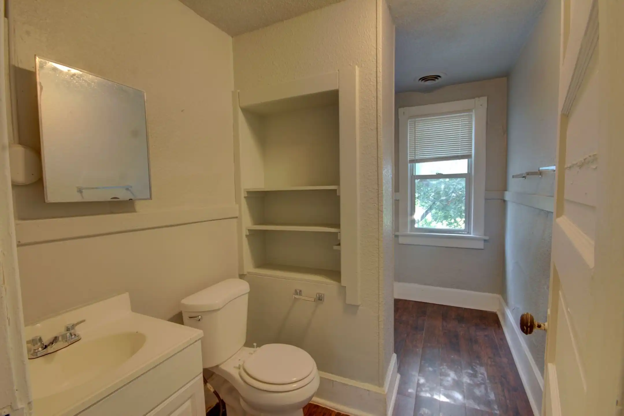 1320 Brown St unit 1320 1/2 - Davenport, IA 52804 | ApartmentGuide.com
