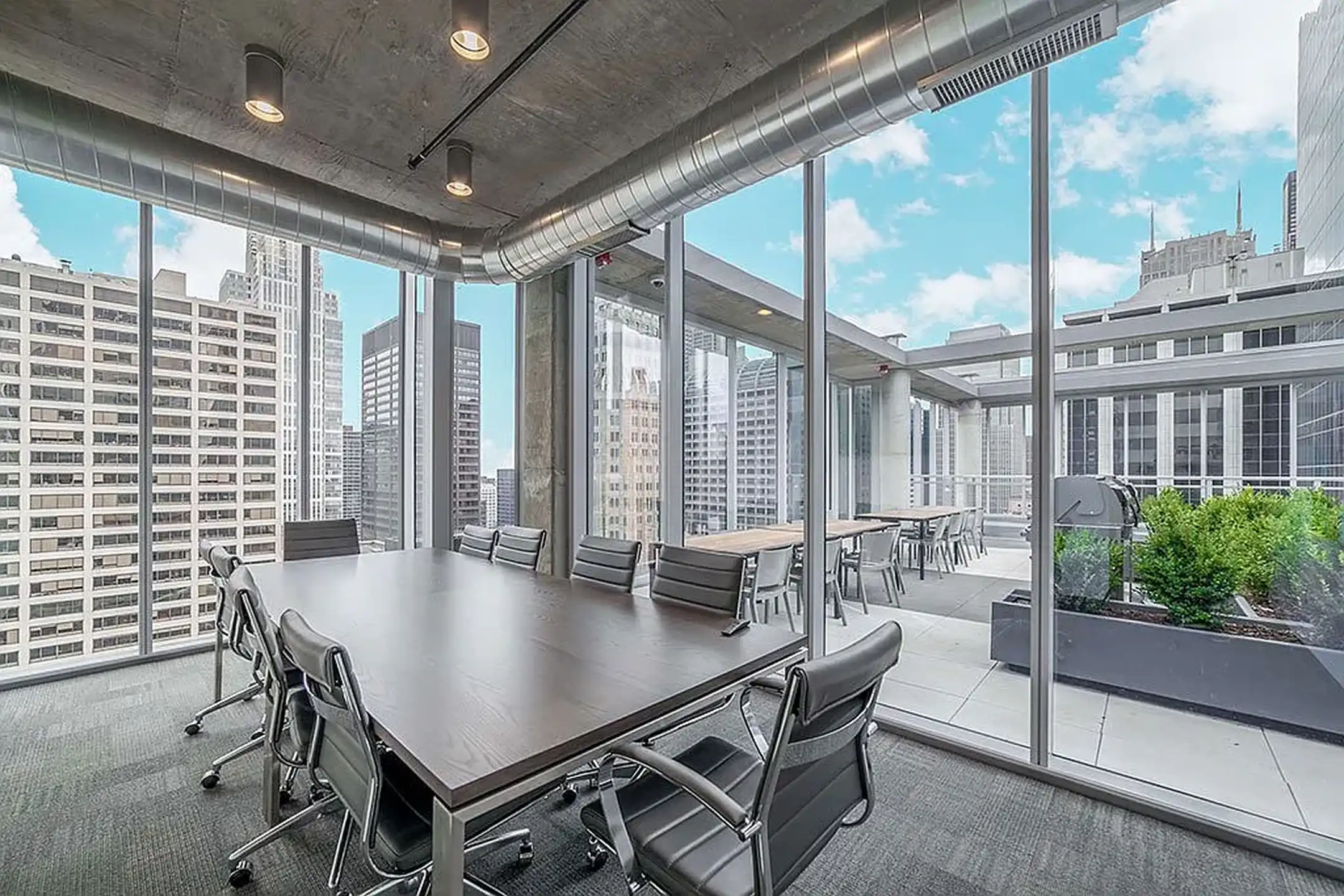 Linea Apartments - Chicago, IL 60606 | ApartmentGuide.com