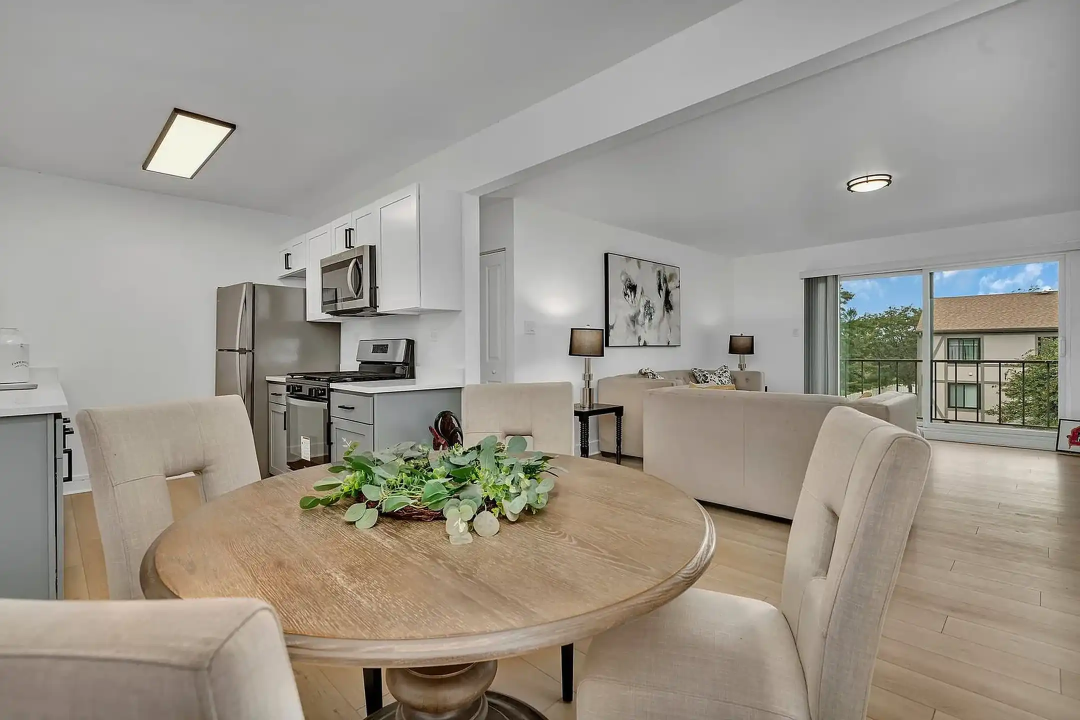 Quail Ridge Apartments - Naperville, IL 60565 | ApartmentGuide.com