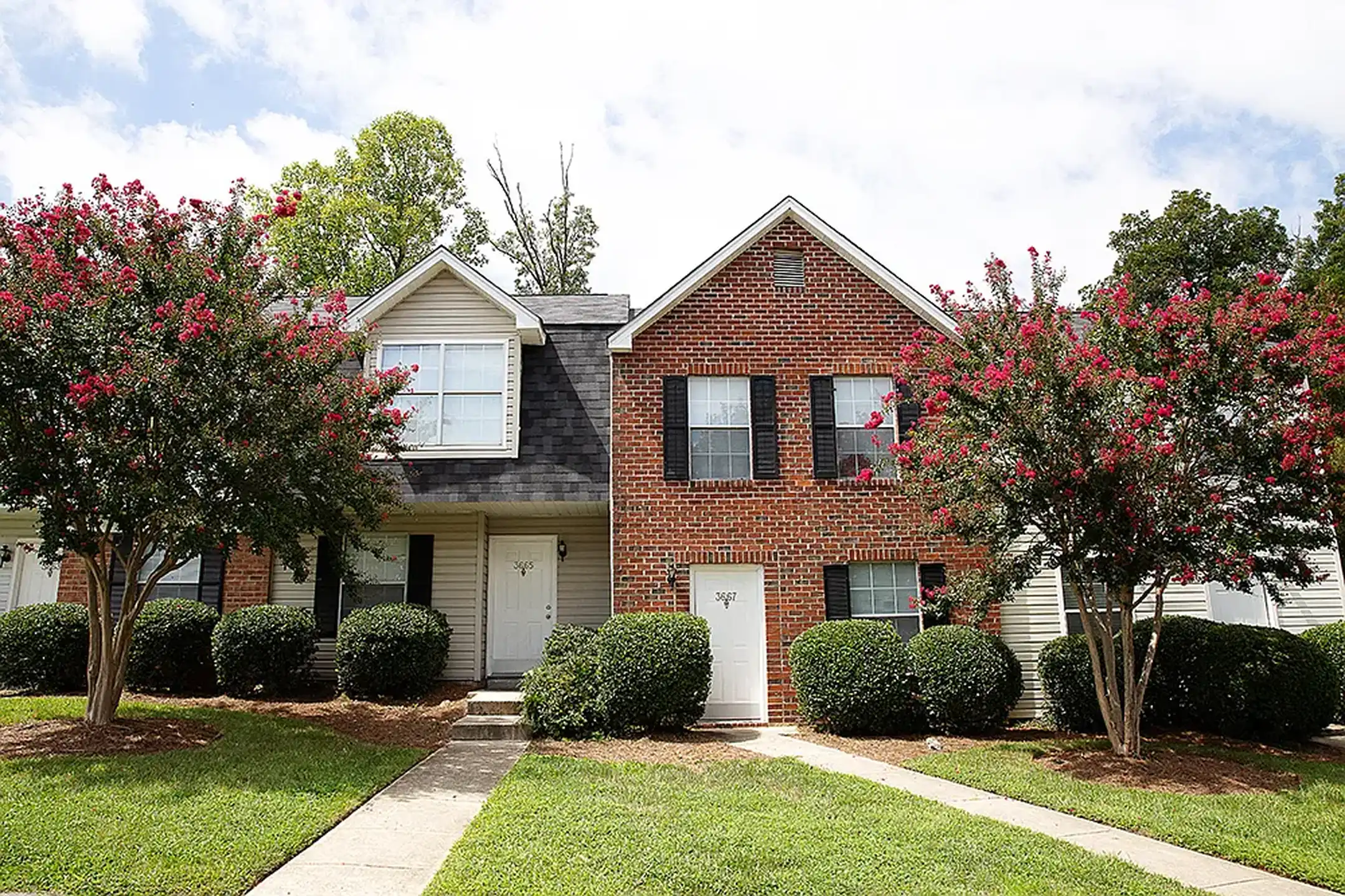 Laurel Bluff Apartments and Townhomes - High Point, NC 27265 | ApartmentGuide.com