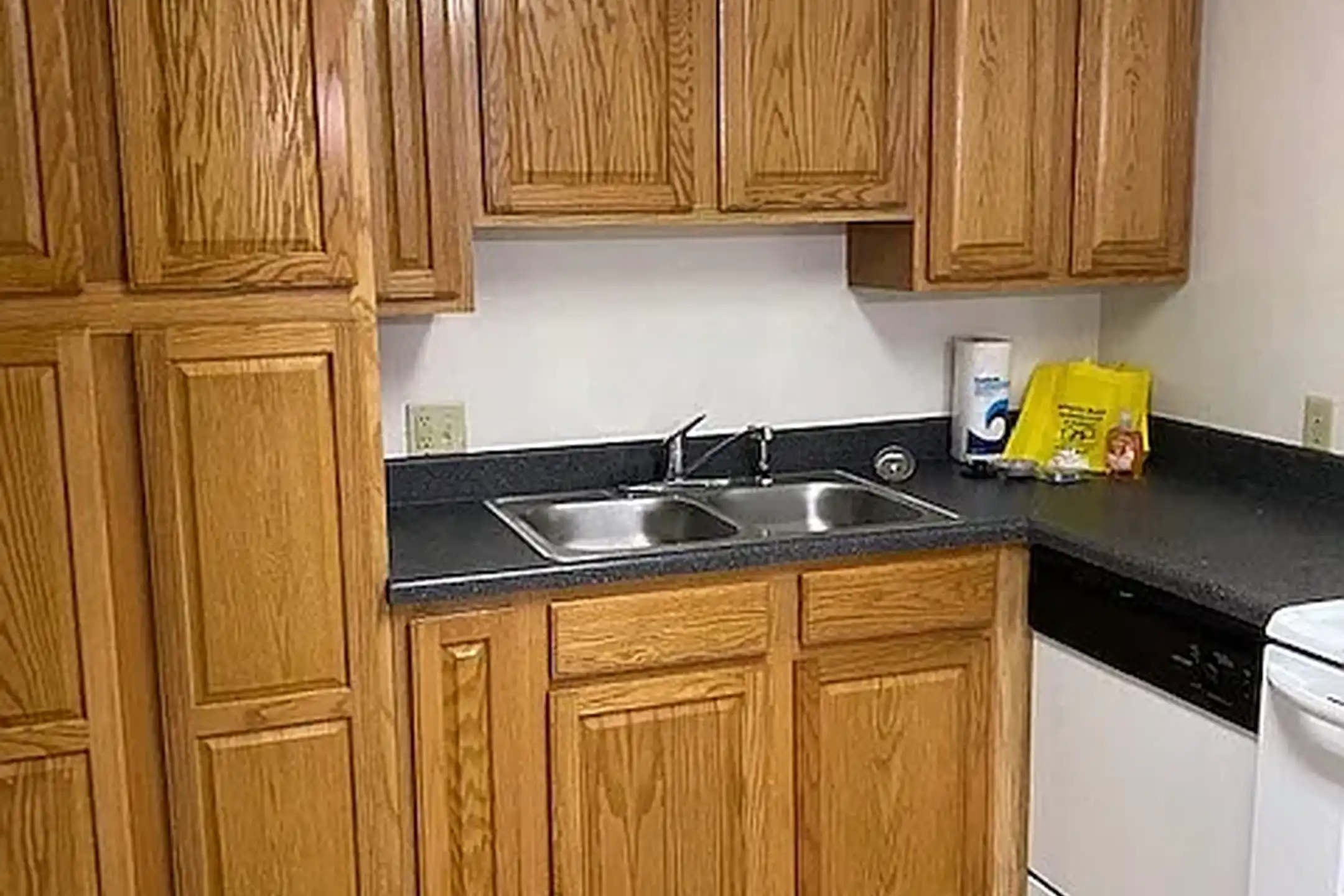 Olmsted Falls Village Apt - SPO Properties - Olmsted Falls, OH 44138 ...