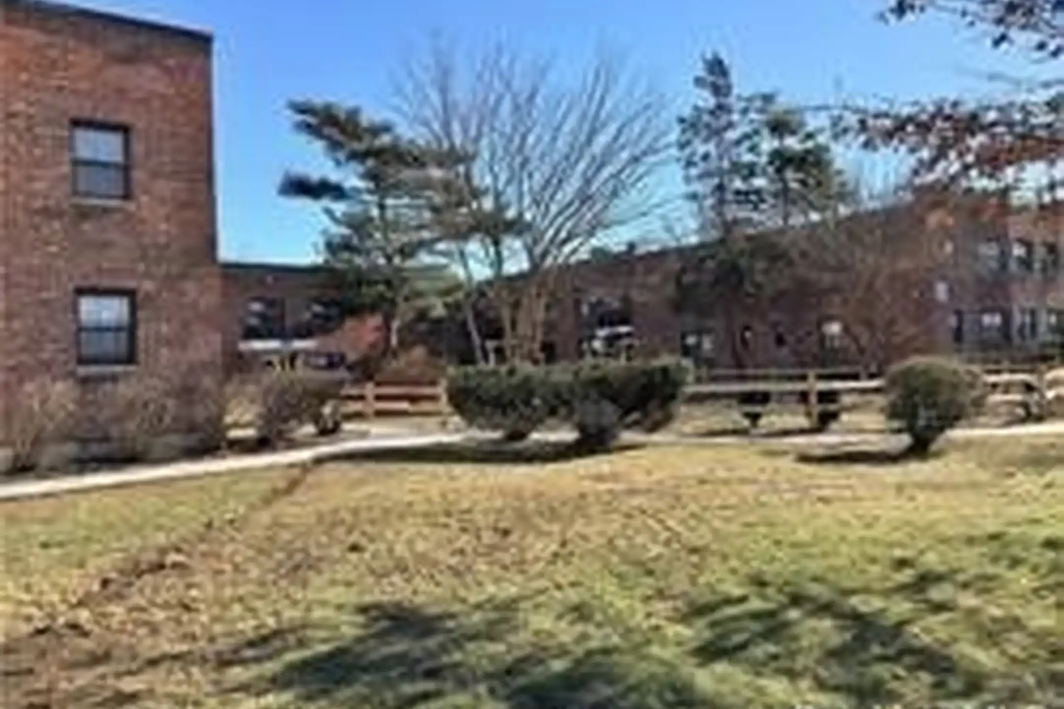 106 Division Ave #1A - Levittown, NY 11756 | ApartmentGuide.com