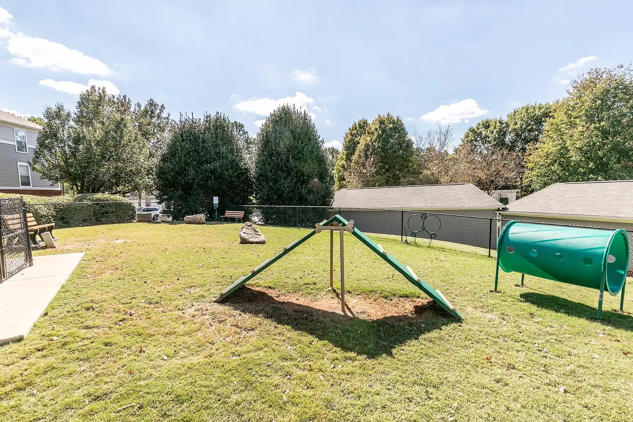 Roswell Village - Roswell, GA 30075 | ApartmentGuide.com