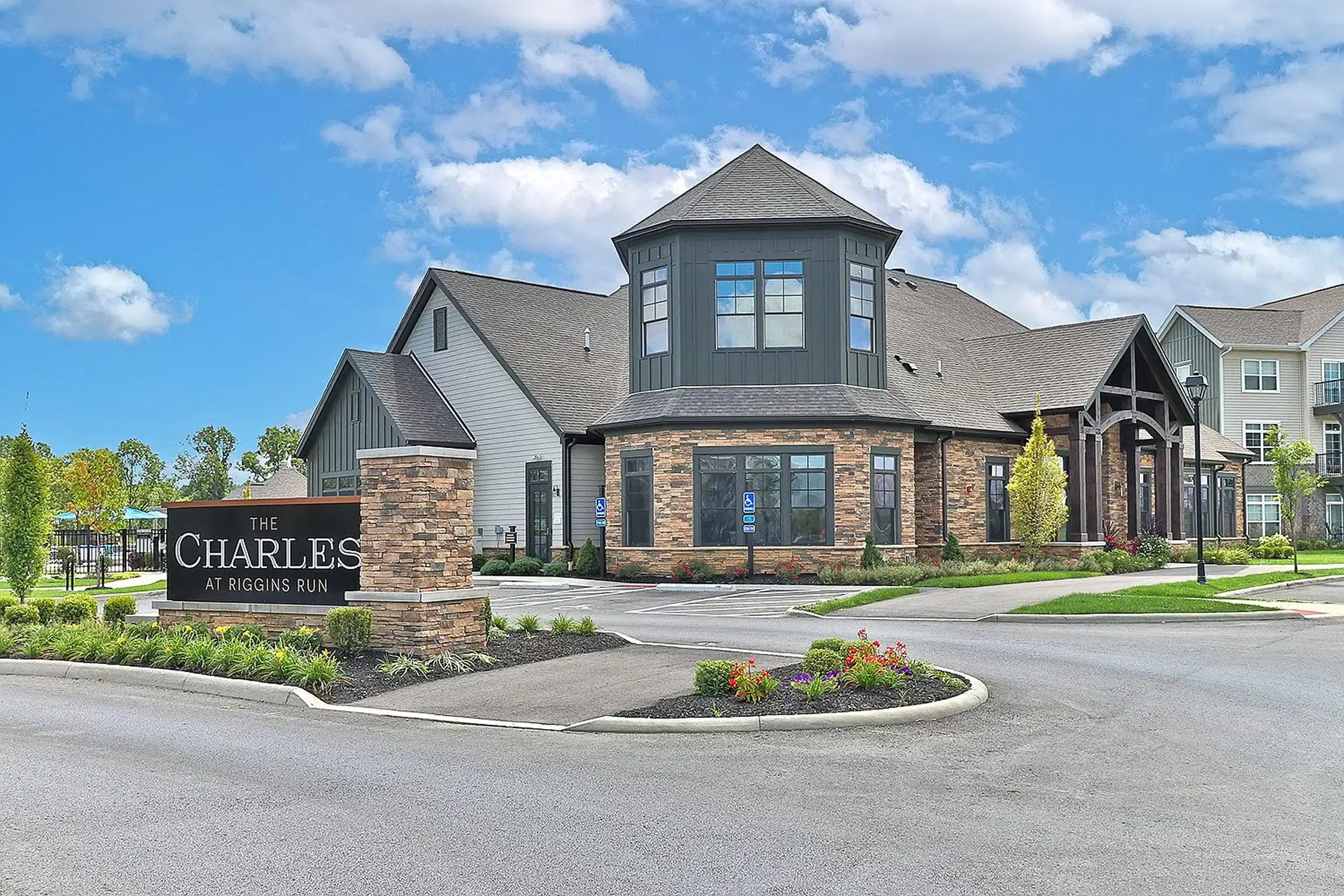 The Charles at Riggins Run - Dublin, OH 43016 | ApartmentGuide.com