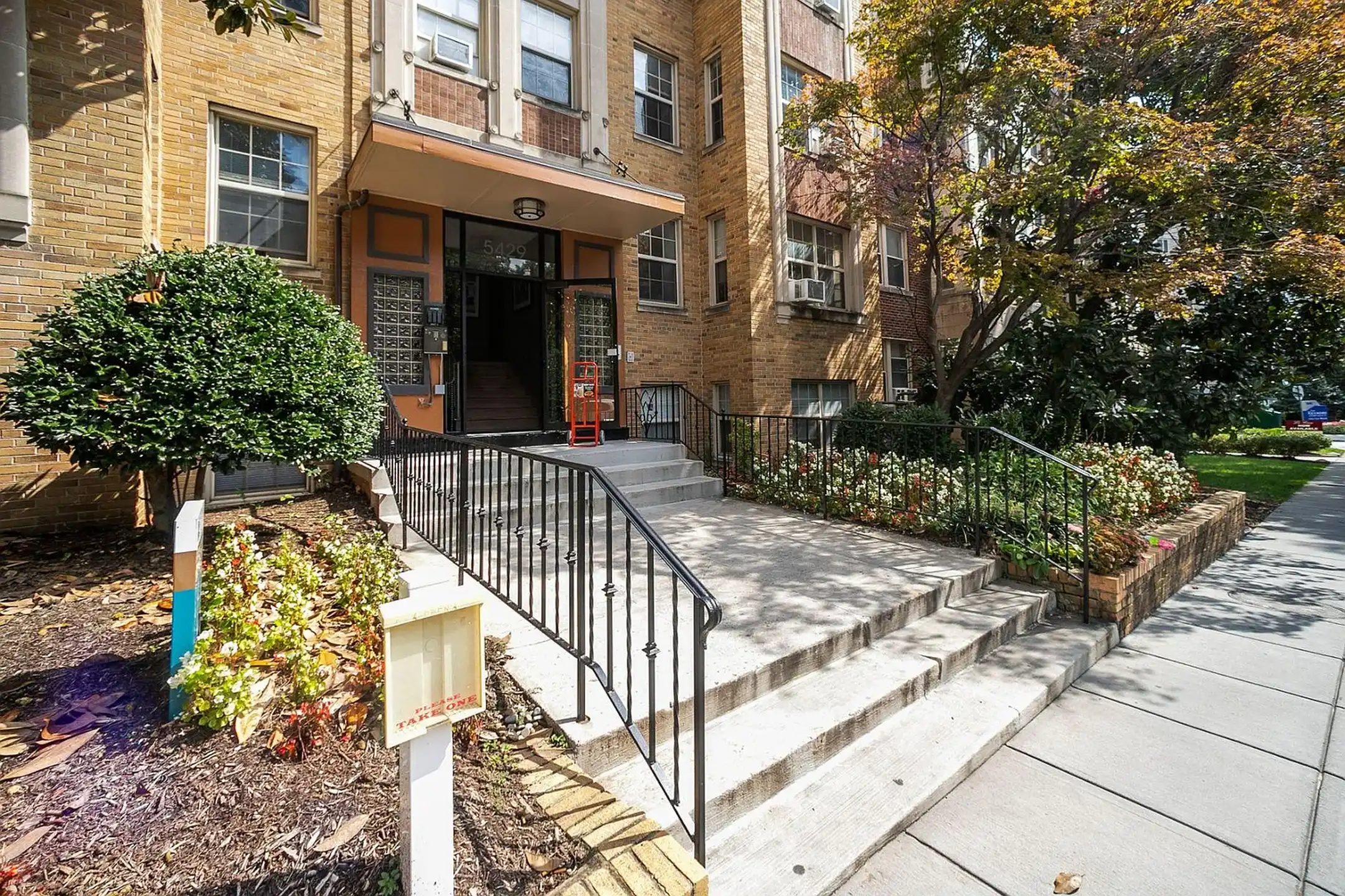 Roberta - Washington, DC 20015 | ApartmentGuide.com