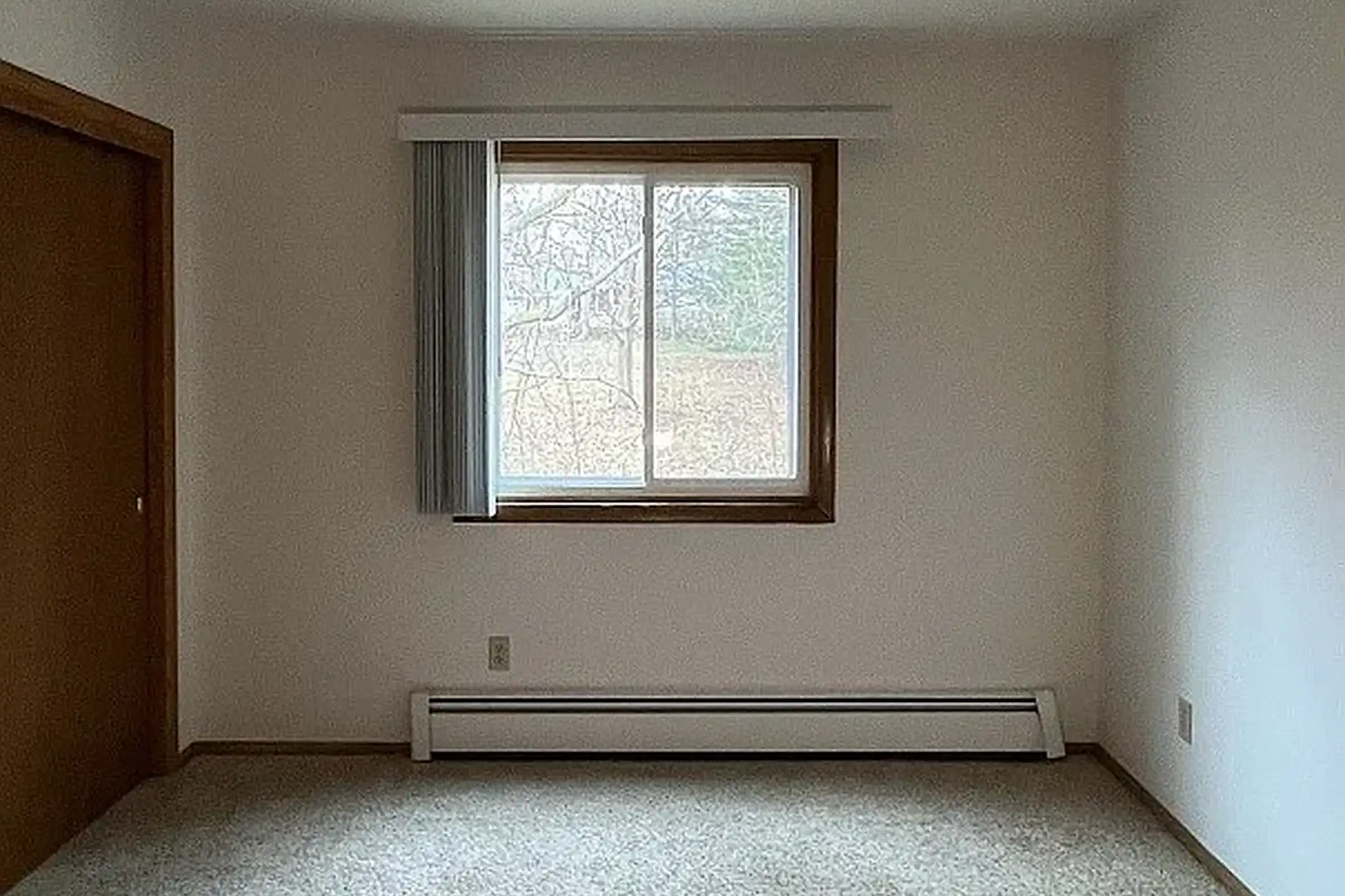 Ridge Manor Apartments - Hales Corners, WI 53130 | ApartmentGuide.com