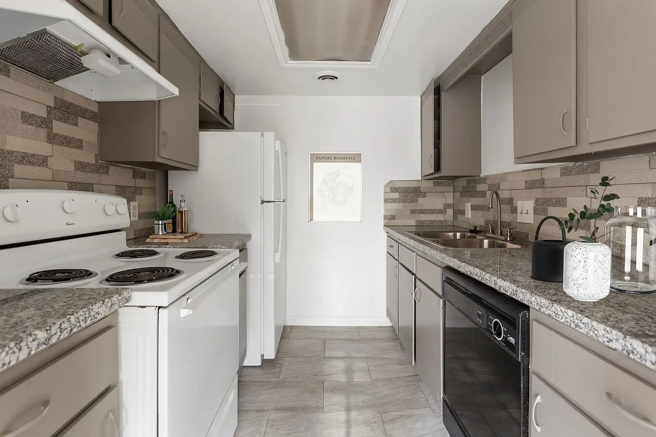 Sharpstown Garden - Houston, TX 77074 | ApartmentGuide.com