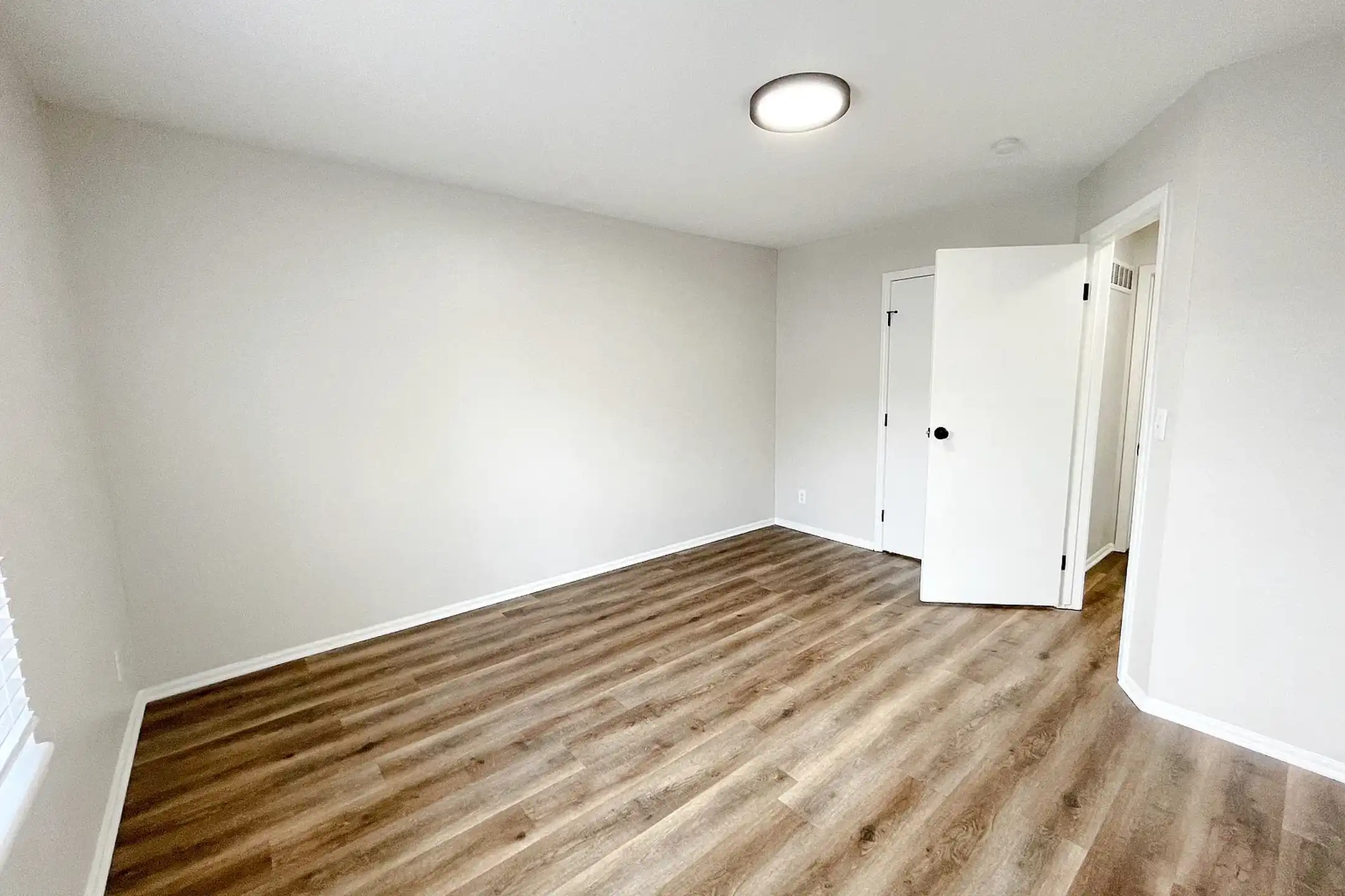 87th Street Apartments - Overland Park, KS 66212 | ApartmentGuide.com