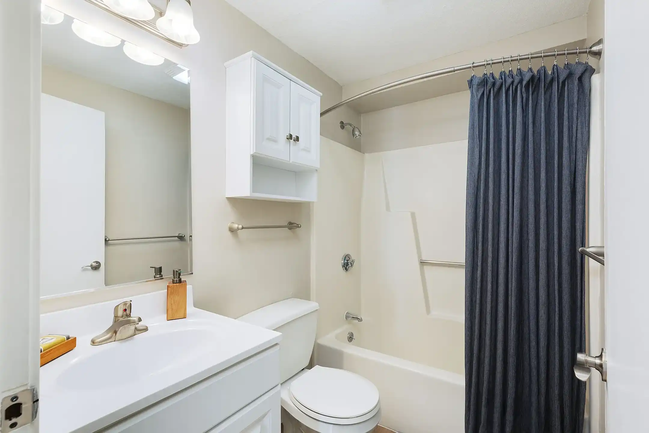 Cabot Crossing - Lowell, MA 01852 | ApartmentGuide.com