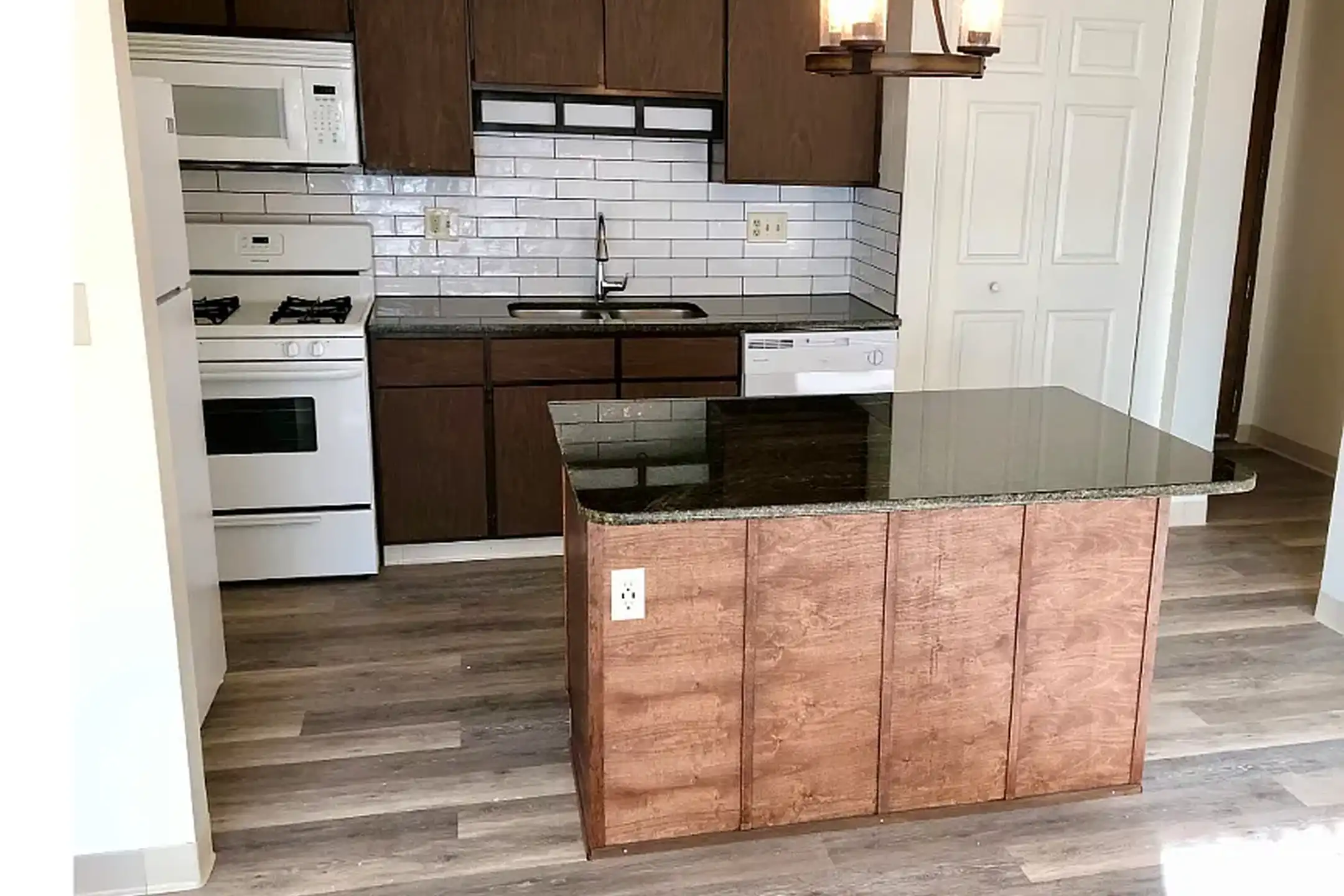 Highland Square - Akron, OH 44303 | ApartmentGuide.com