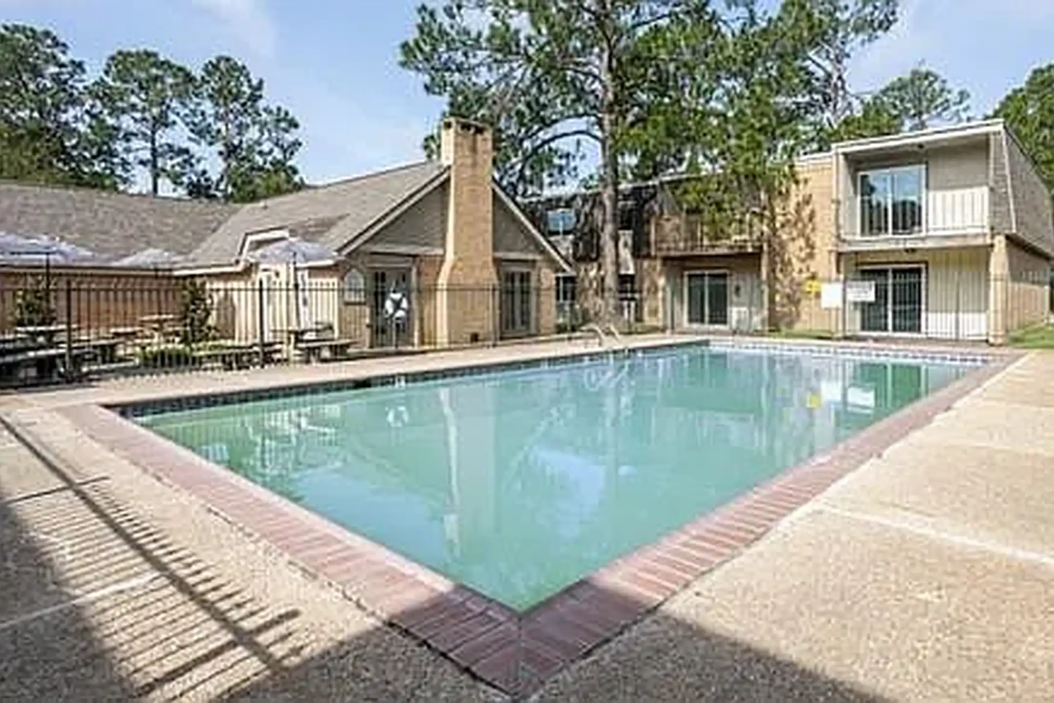 Cedarbrook Apartments - Baton Rouge, LA 70816 | ApartmentGuide.com