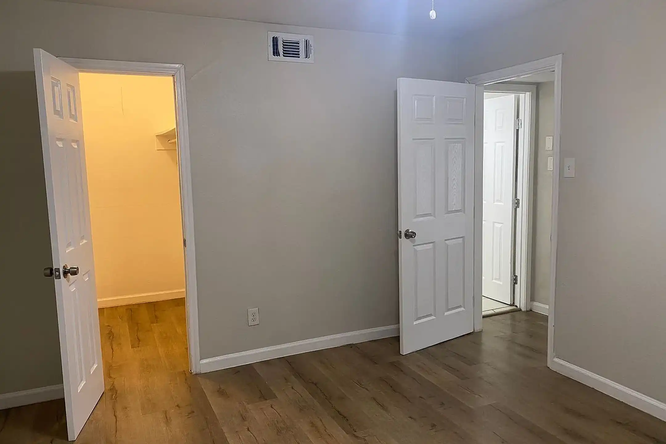 Reiger Park Apartments - Dallas, TX 75246 | ApartmentGuide.com