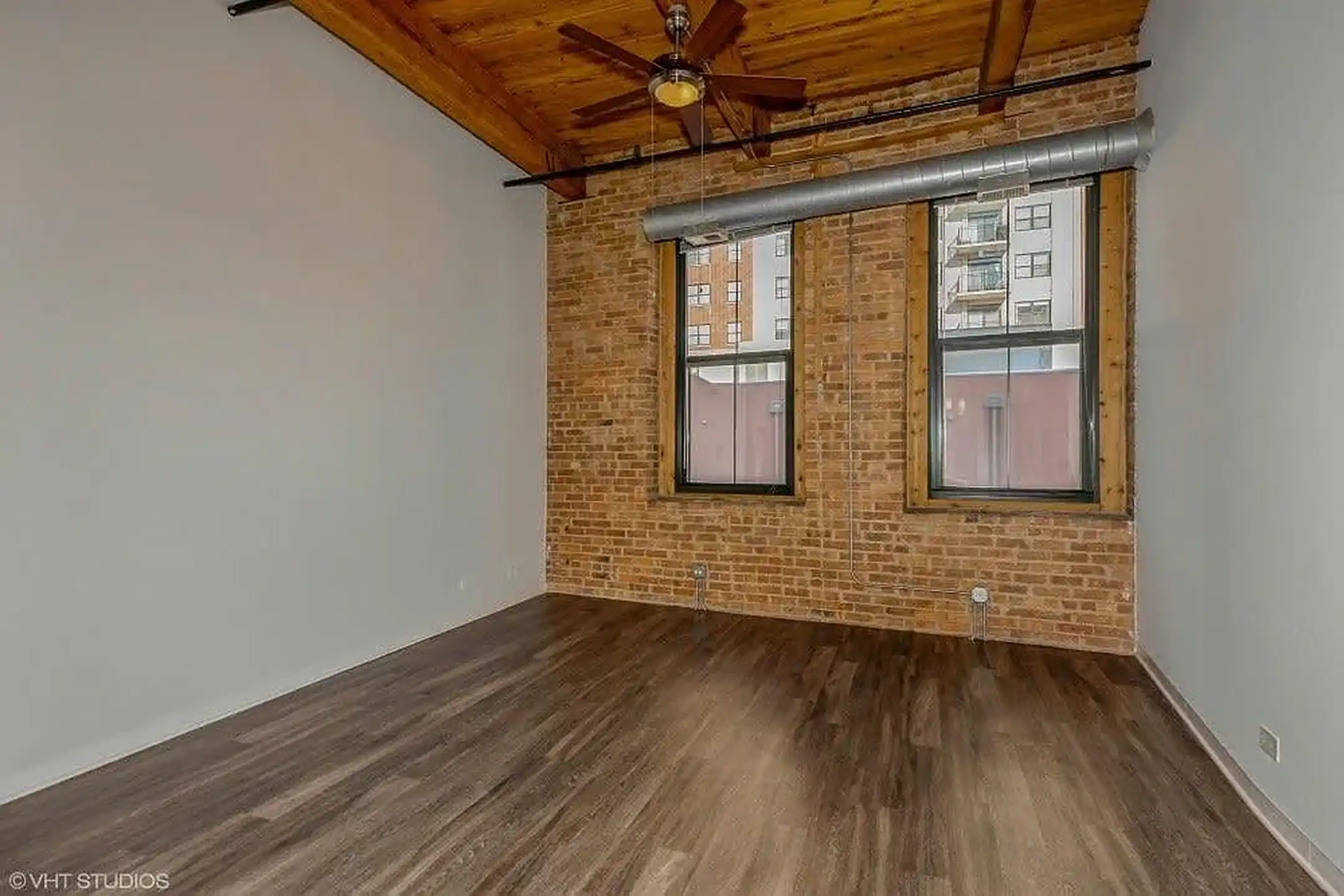 Carriage House Lofts - Chicago, IL 60605 | ApartmentGuide.com