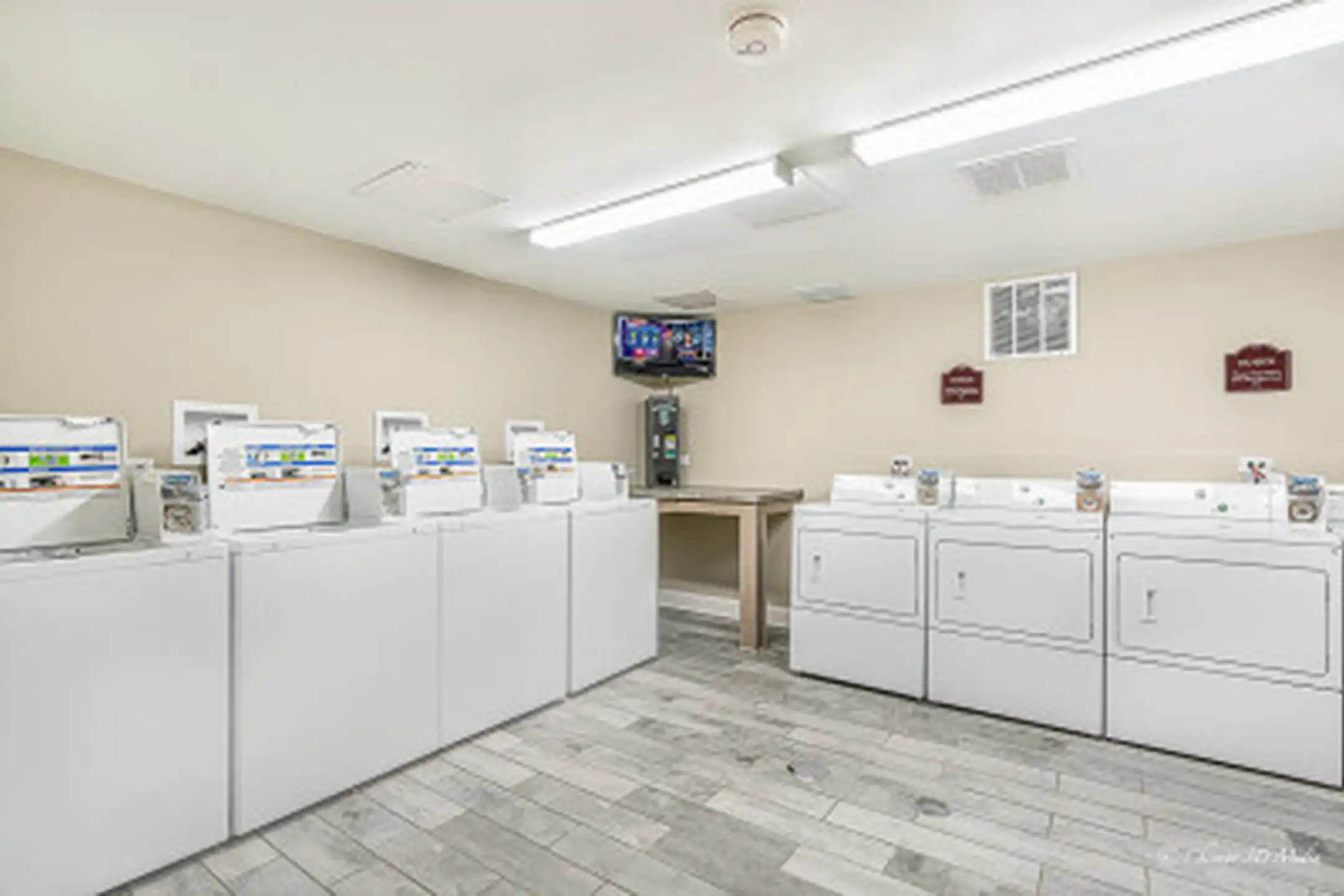 7538 W Lawrence Ave unit 2 - Harwood Heights, IL 60706 | ApartmentGuide.com