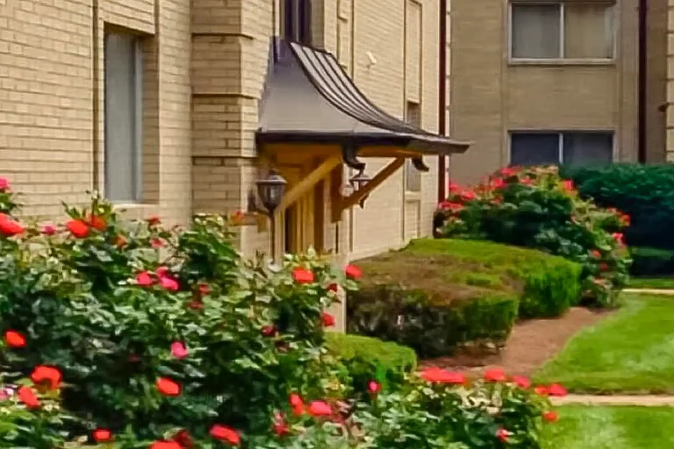 Versailles Apartments - Saint Louis, MO 63136 | ApartmentGuide.com