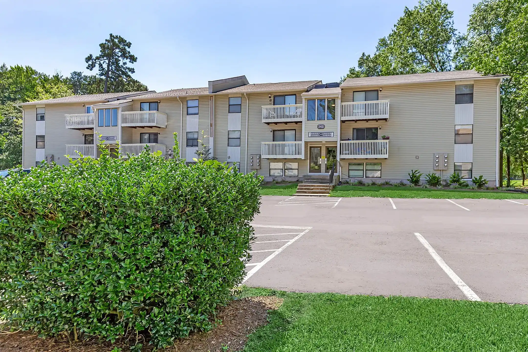 Raintree Apartments - High Point, NC 27262 | ApartmentGuide.com